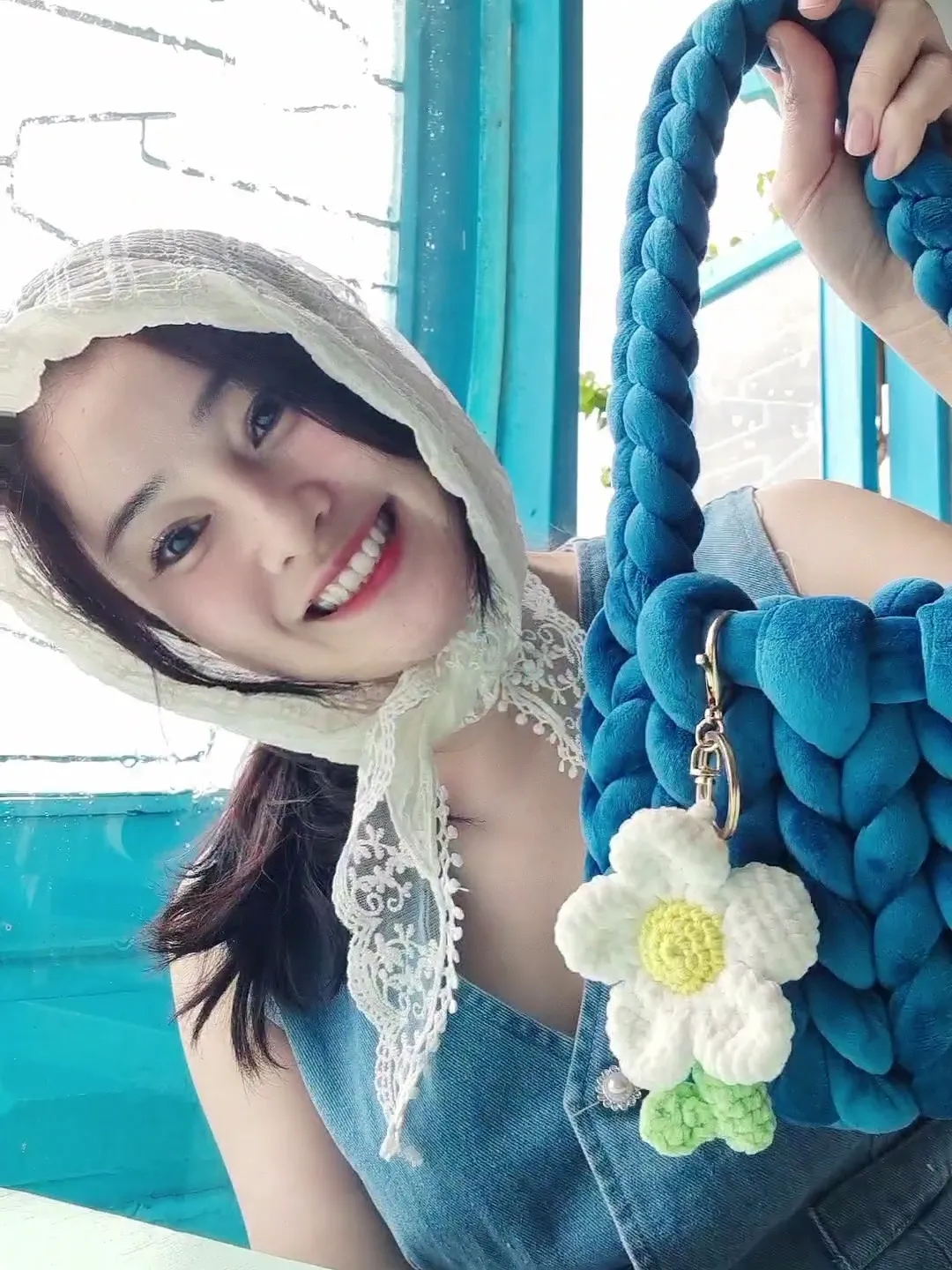 ป้ายยา กระเป๋าถักไซส์มินิน่ารักๆ ไปคาเฟ่กัน🩵 | แกลเลอรีที่โพสต์โดย Sarisa Podd | Lemon8