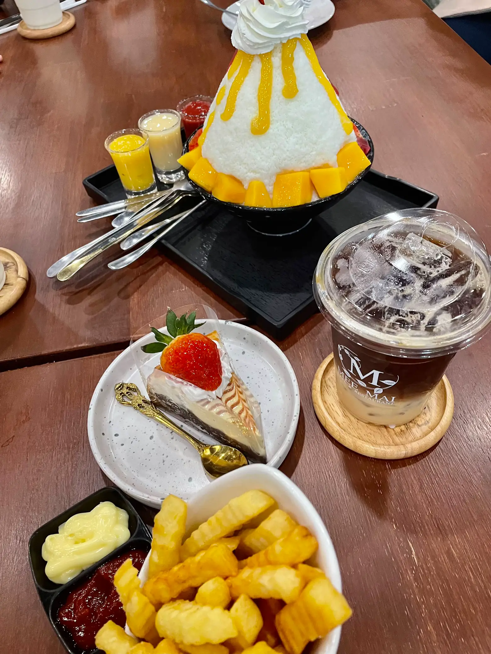 Mee Mai Cafe & Restaurant | แกลเลอรีที่โพสต์โดย Ttonkhaow.s | Lemon8