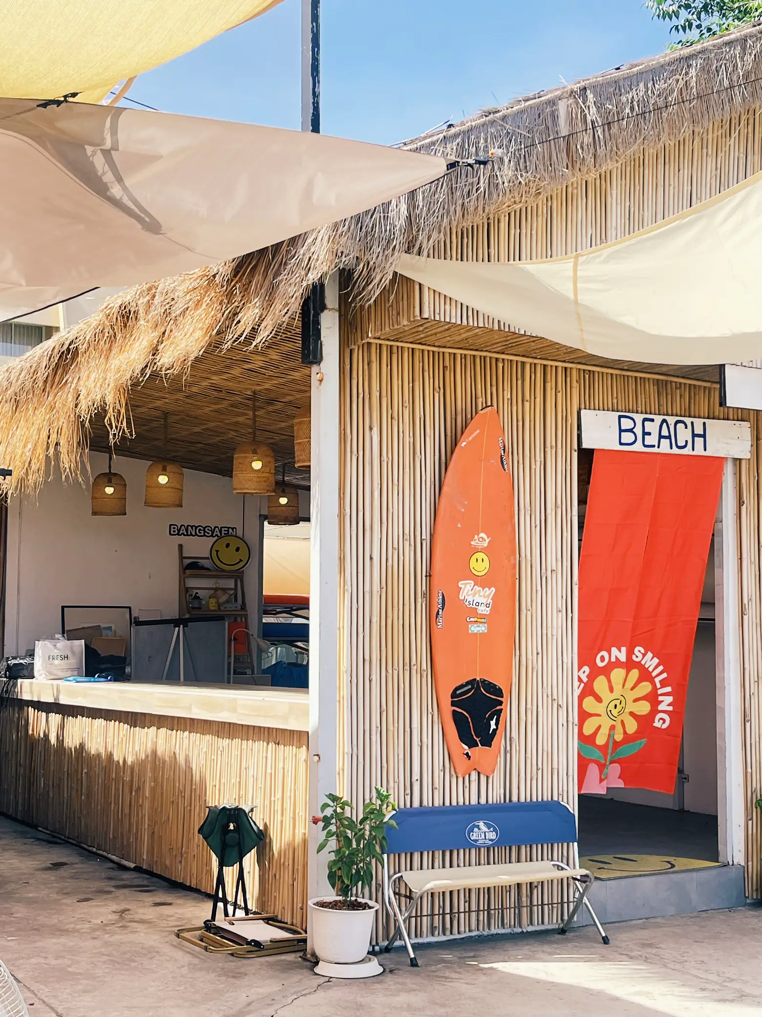 Tiny Island Cafe' - คาเฟ่ลับบนเกาะเล็กๆ ริมทะเลบางแสน⛱️ | แกลเลอรีที่โพสต์โดย Prim Diary | Lemon8