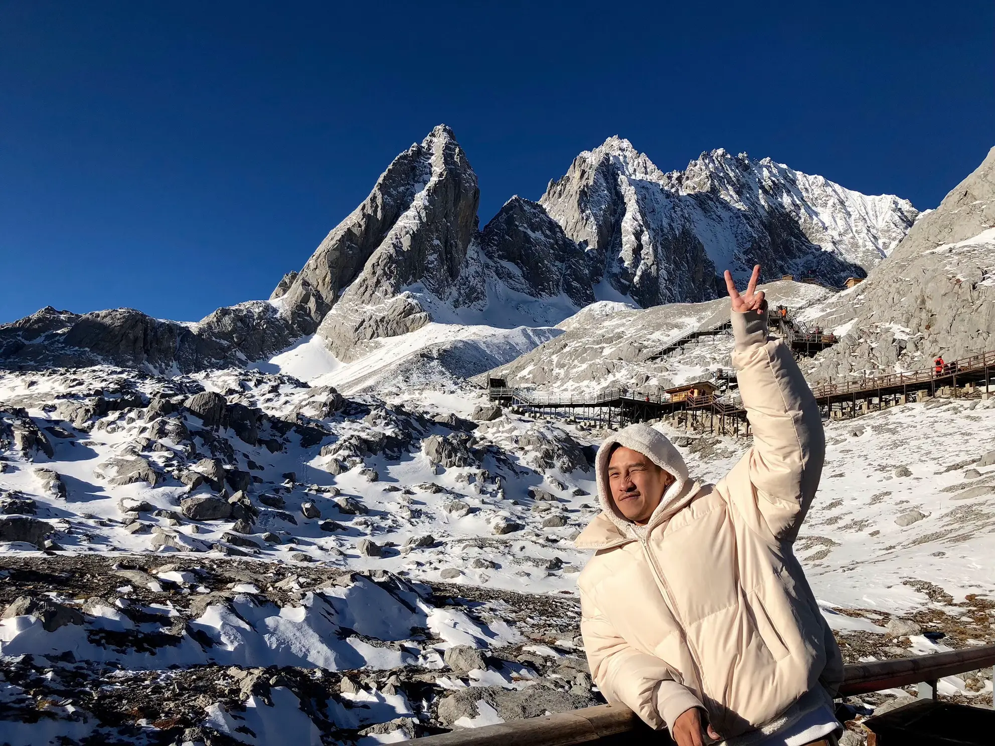 One day with the conquest of the Jade Dragon Snow Mountain, China ...