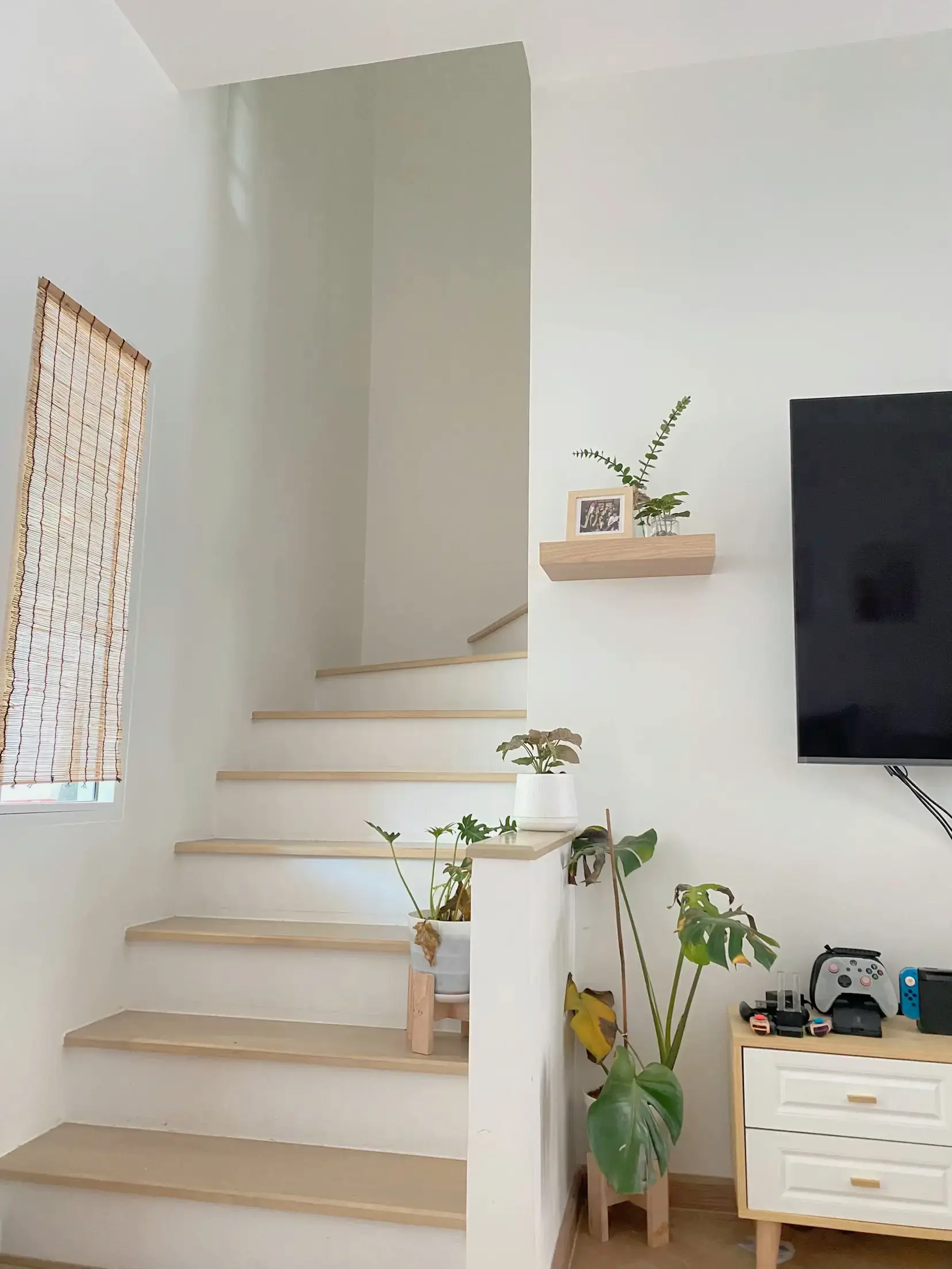 ไอเดียแต่งบ้านด้วยชั้นวางของติดผนัง | แกลเลอรีที่โพสต์โดย Mekyo Home | Lemon8