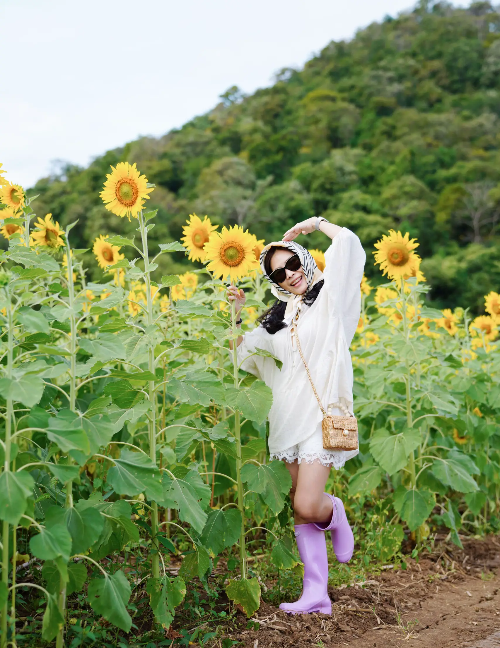 OOTD 145cm : ไปถ่ายรูปเล่นที่ทุ่งทานตะวัน🌻 | แกลเลอรีที่โพสต์โดย Jaru_Koi | Lemon8