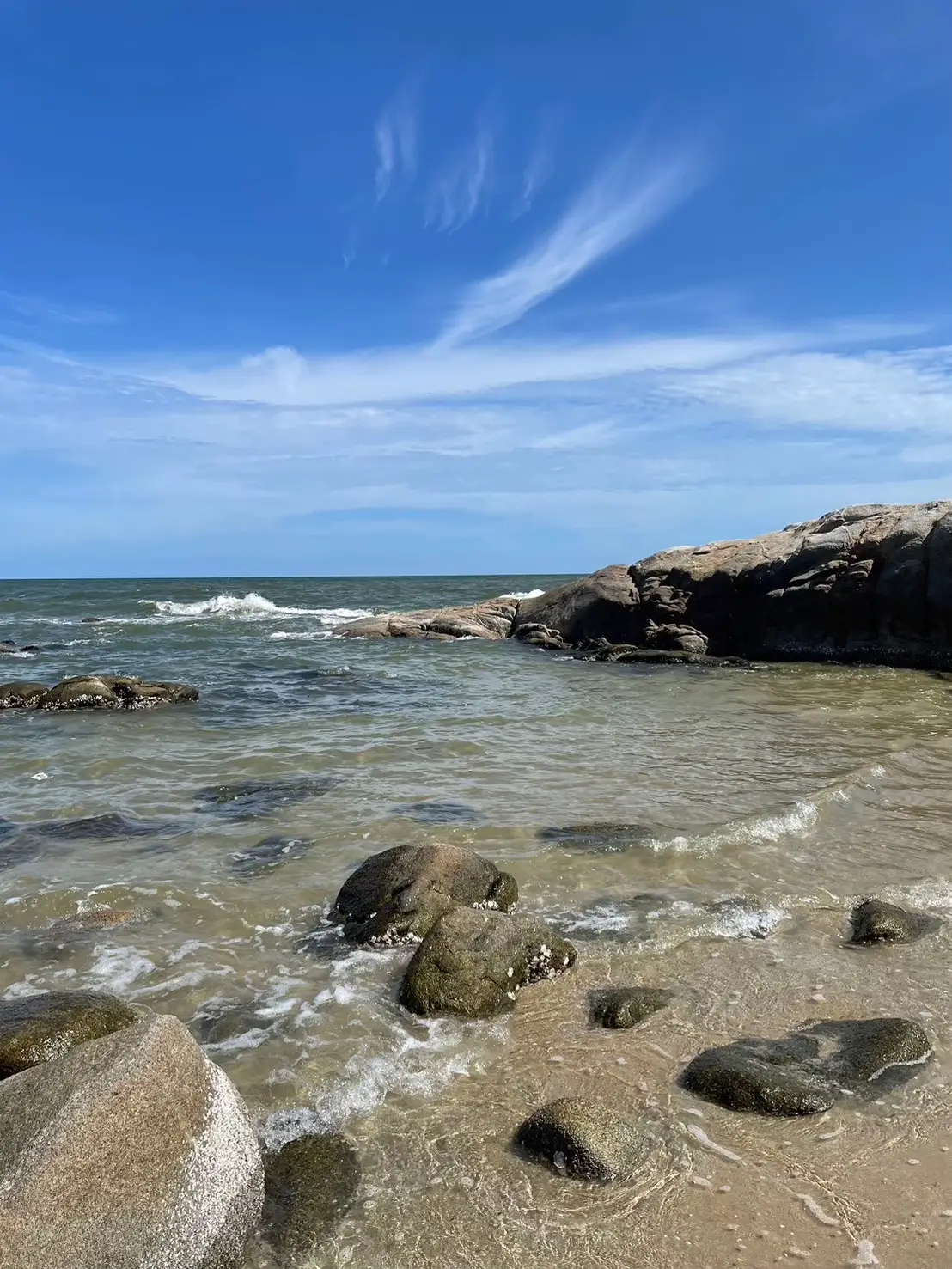 หาด(ไม่)ลับระยอง🌊🏝️🌅 | แกลเลอรีที่โพสต์โดย Thamonwan.N | Lemon8