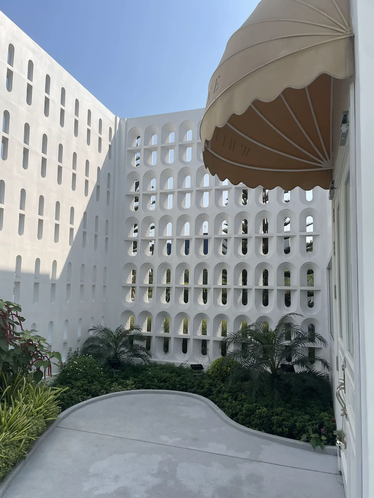 WhiteLine Cafe&Restaurant 📍คาเฟ่ใหม่ย่านพุทธมณฑล | แกลเลอรีที่โพสต์โดย ...