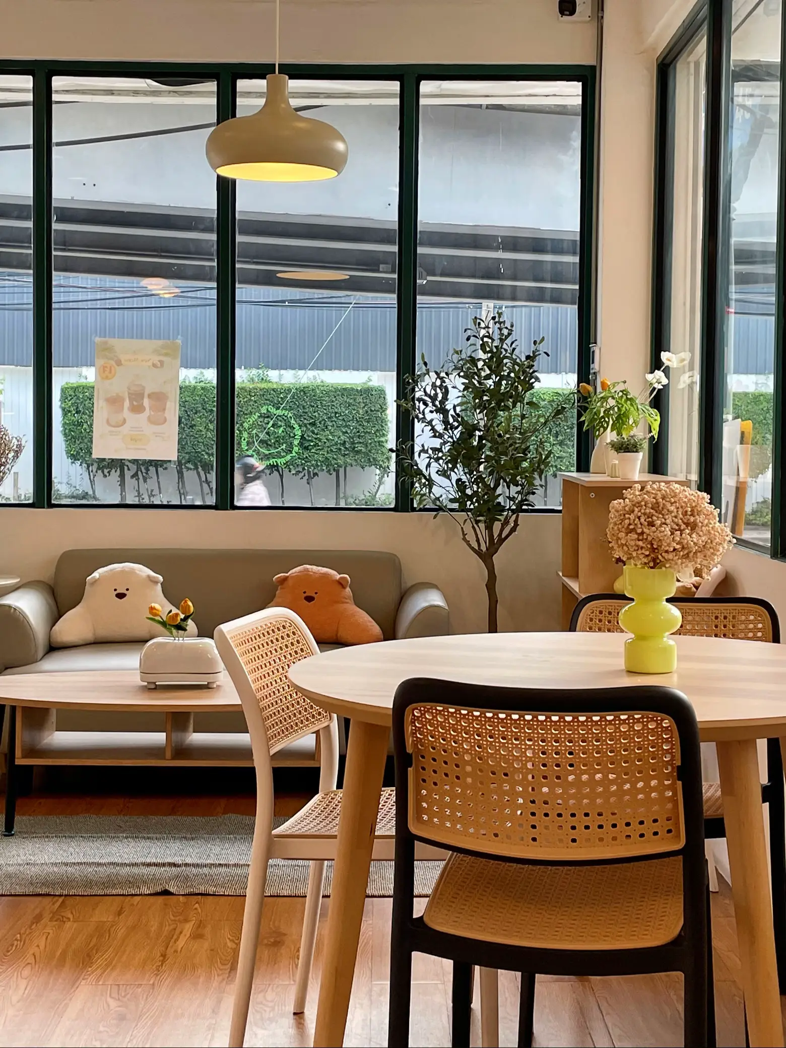 BE MOOD Cafe 🧸 คาเฟ่พัฒนาการ49 ใกล้ MRT สายสีเหลือง 💛🤏🏻 | แกลเลอรีที่โพสต์โดย imbabainana | Lemon8