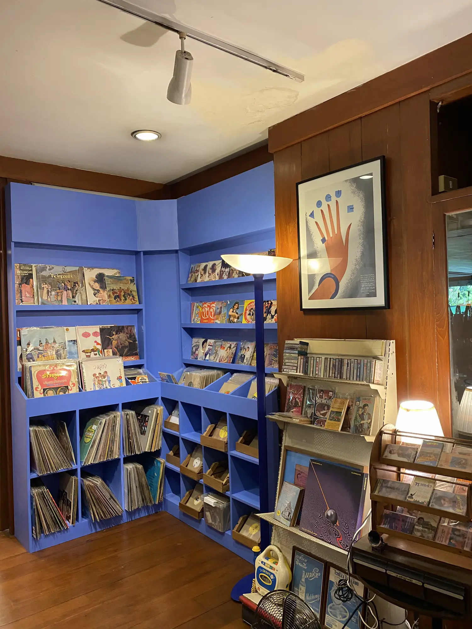 คาเฟ่สุดชิค Blue wild space ใกล้ BTS ทองหล่อ 🎄🧣 | แกลเลอรีที่โพสต์โดย mellowbeano | Lemon8