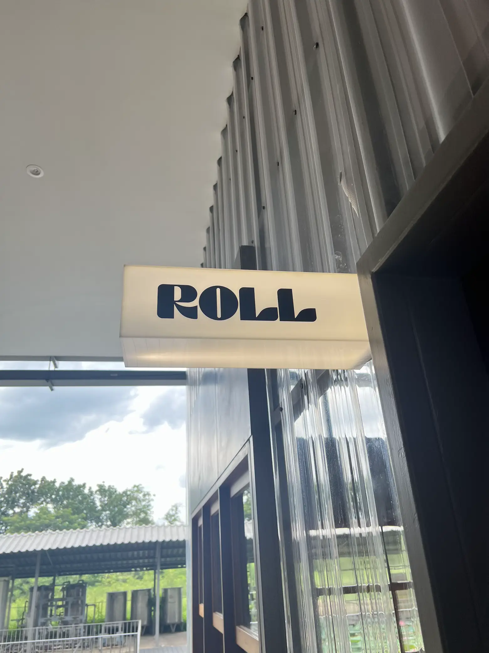 คาเฟ่เปิดใหม่ ศาลายา ROLL SALAYA | แกลเลอรีที่โพสต์โดย Srcpirjib | Lemon8