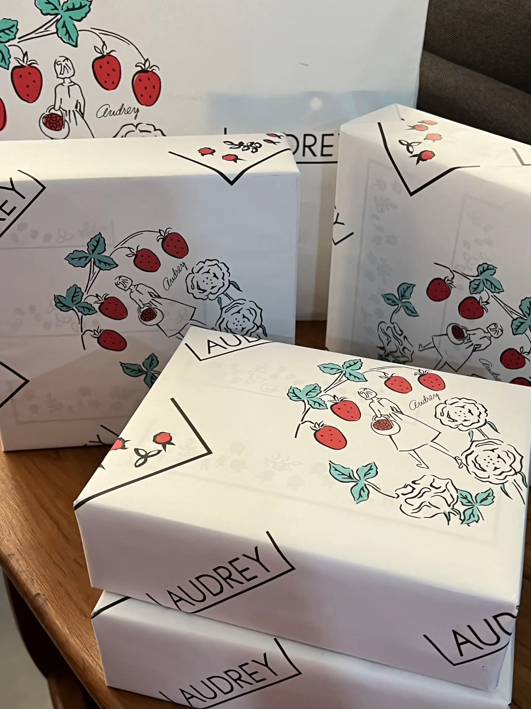 Audrey, a Japanese snack that everyone has to love. 🍓🇯🇵 | Gallery posted by Stamp ´ ꒳ ` | Lemon8