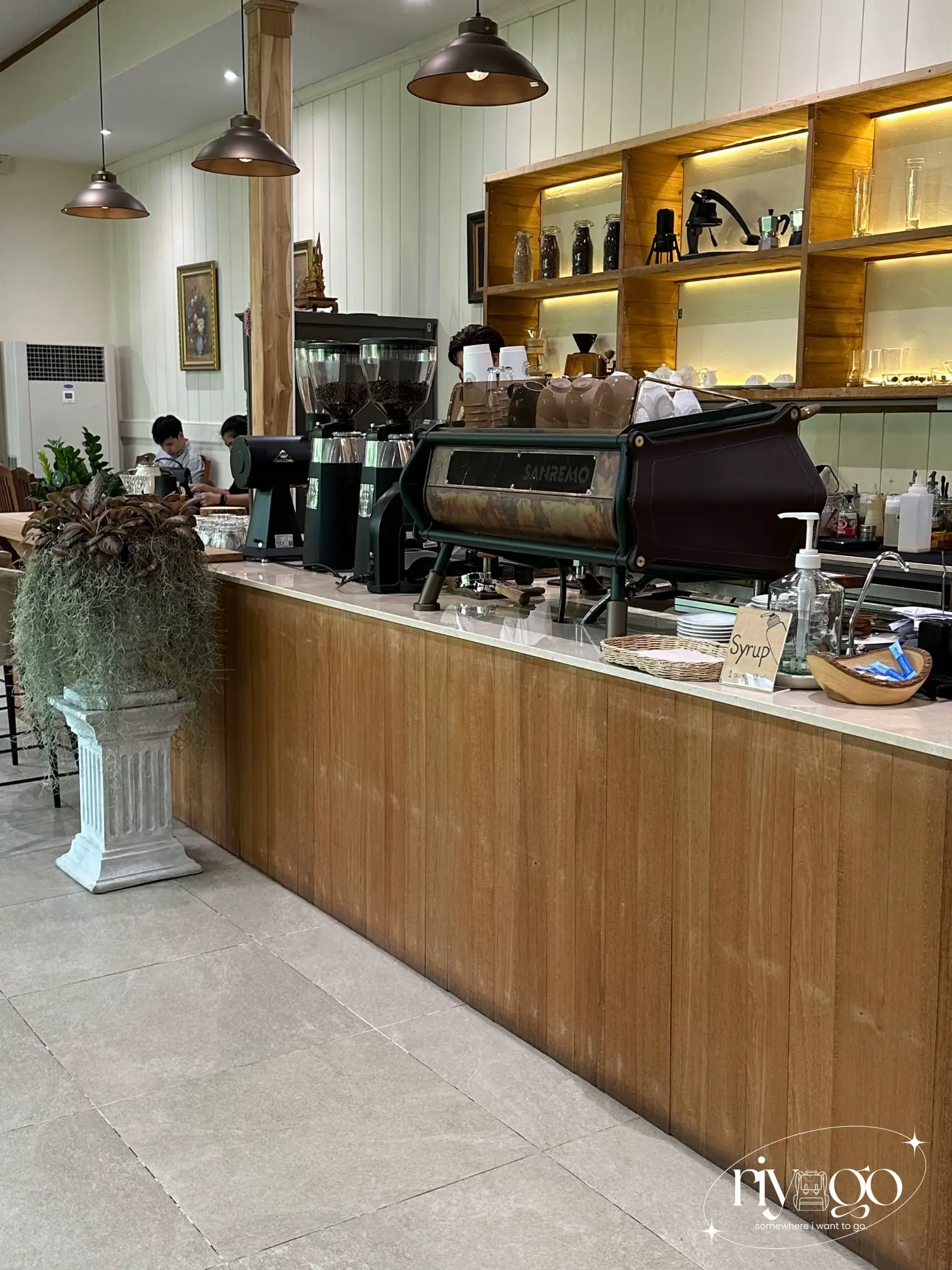 รีวิวคาเฟ่สไตล์อังกฤษลับๆ ย่านคลองสามวา | แกลเลอรีที่โพสต์โดย NUT.PARI | Lemon8