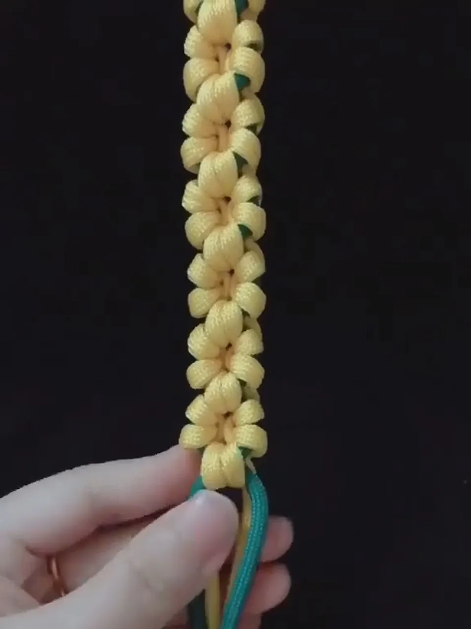 Cara mudah membentuk gelang tali jadi bunga cantik | Video ...