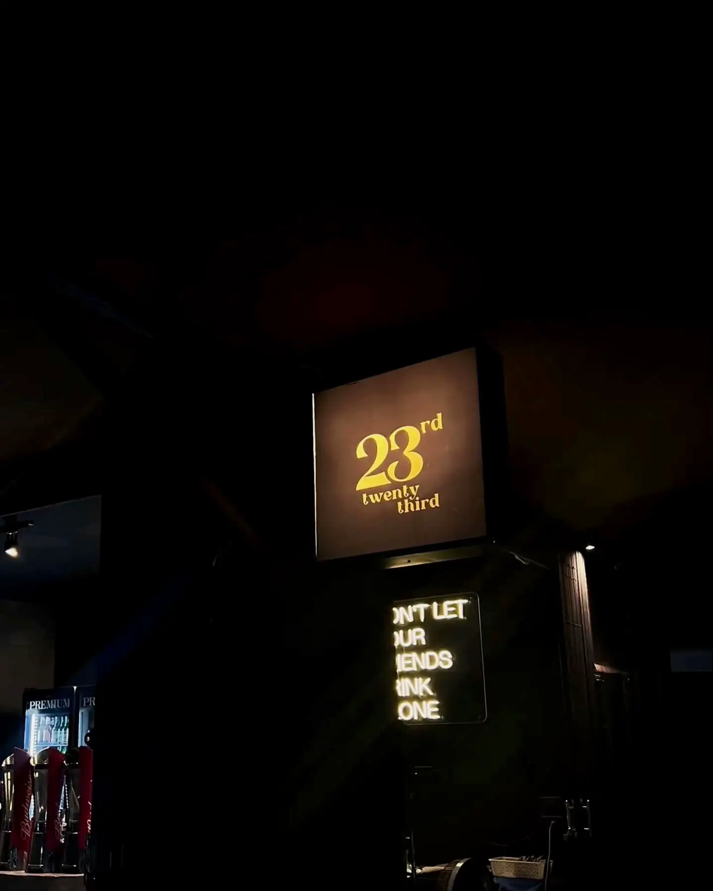 —23rd Twenty Third Bar 🥃 บาร์เล็กๆ สไตล์แคมป์ | แกลเลอรีที่โพสต์โดย P ...