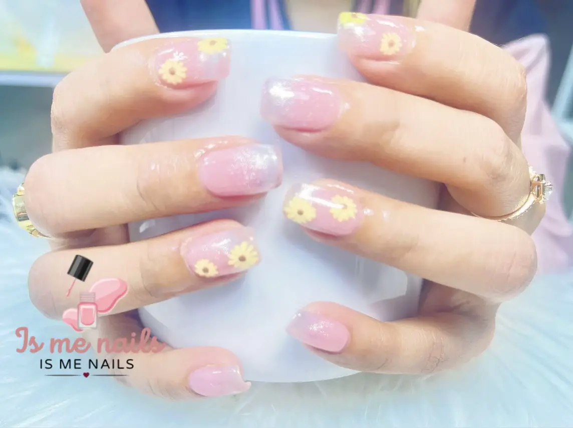 แบบเล็บ ปลายลูกแก้ว 💅 | แกลเลอรีที่โพสต์โดย Isme Nails | Lemon8