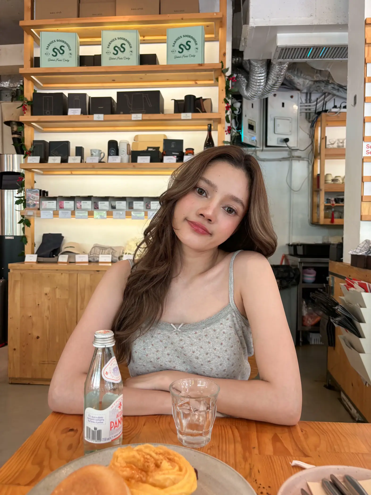 แต่งตัวชิลๆไปคาเฟ่ แต่น่ารัก!🎀👀🍽️ | แกลเลอรีที่โพสต์โดย Paripin | Lemon8