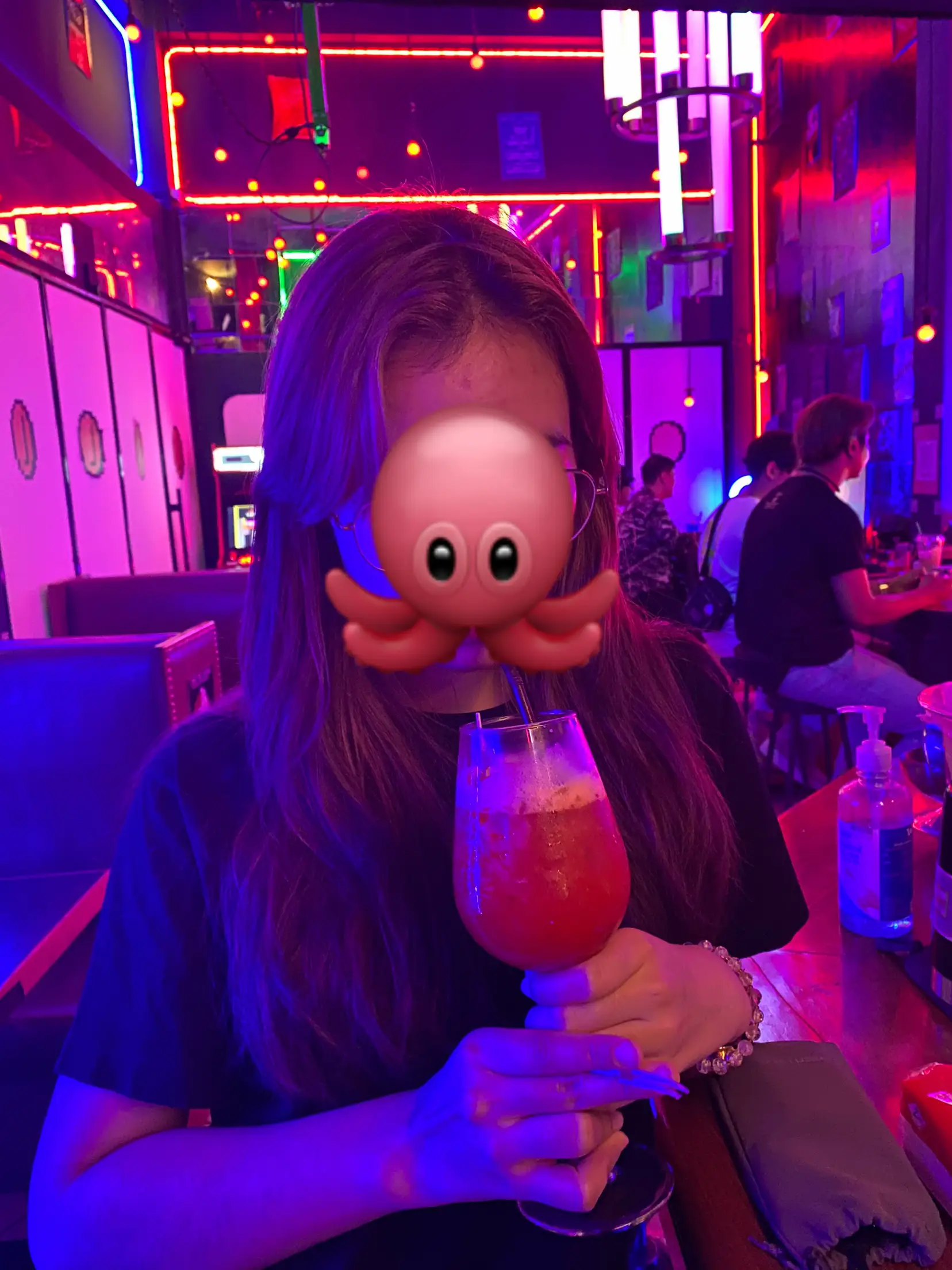 100-bit barcade เจริญกรุง 31 | แกลเลอรีที่โพสต์โดย เฟิร์นโมอิ | Lemon8