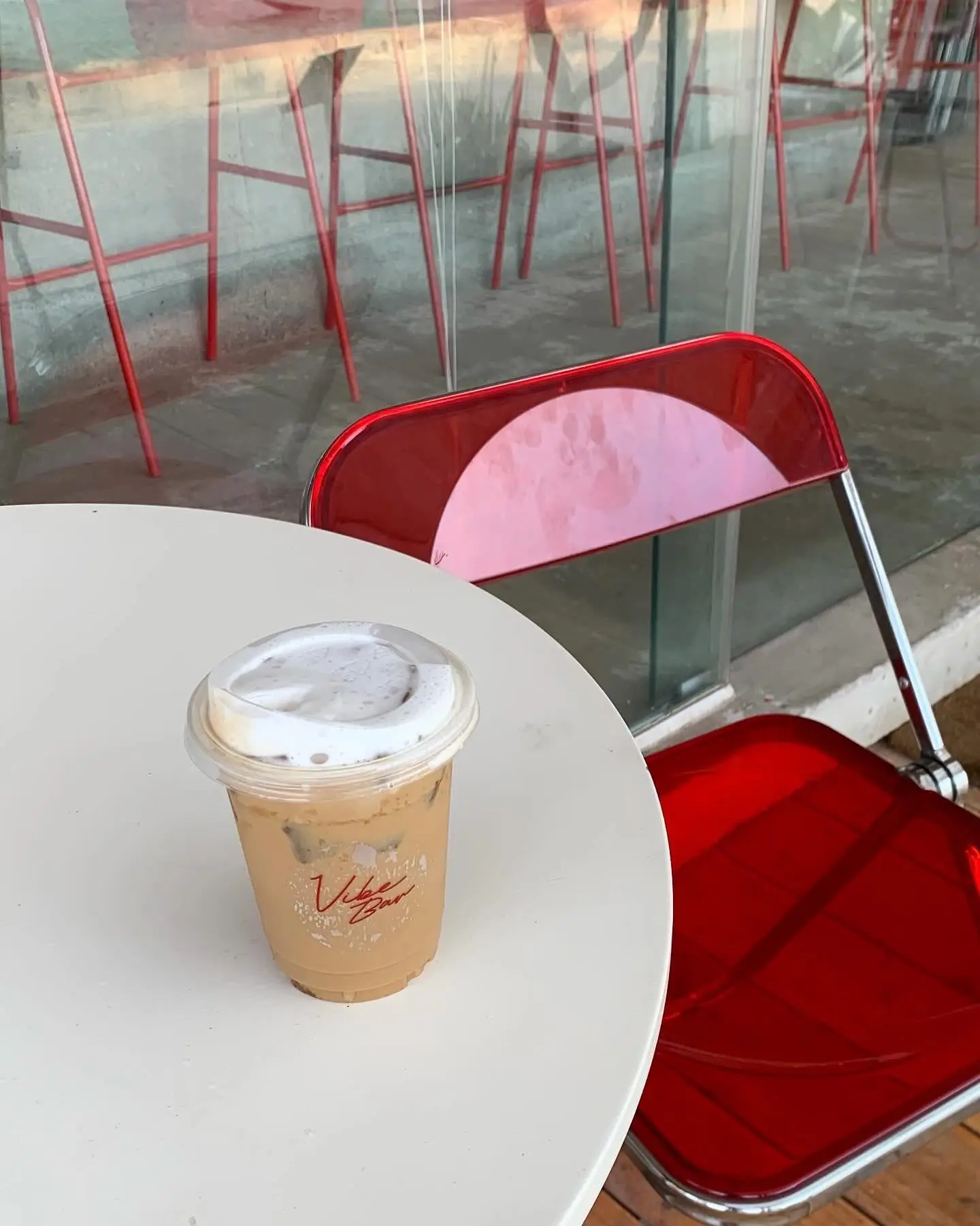 Vibe bar คาเฟ่ที่เกาะล้าน | แกลเลอรีที่โพสต์โดย Momay Momay | Lemon8