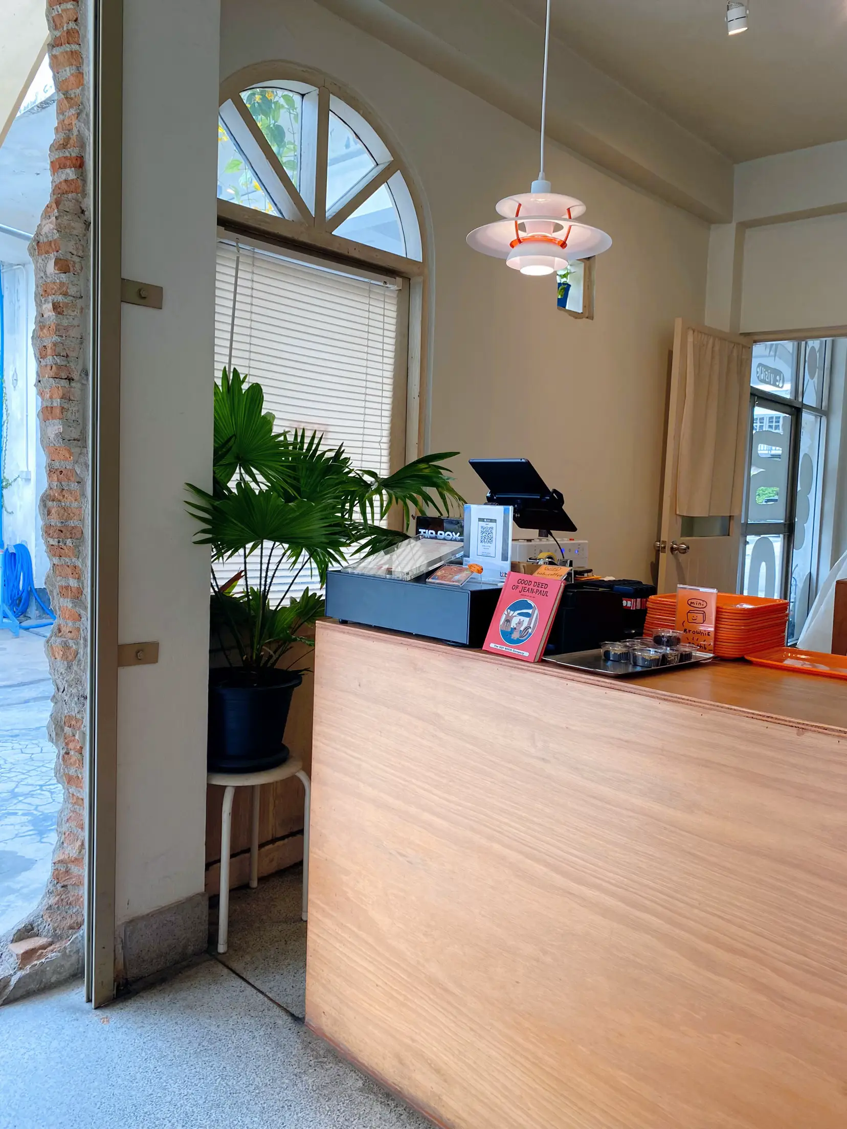 BOB COFFEE (บ็อบ) 🧡 คาเฟ่เท่ ๆ สไตล์ Loft ย่านสันติธรรม ☕️ | แกลเลอรีที่โพสต์โดย ArrayeeJourney🌷 ...