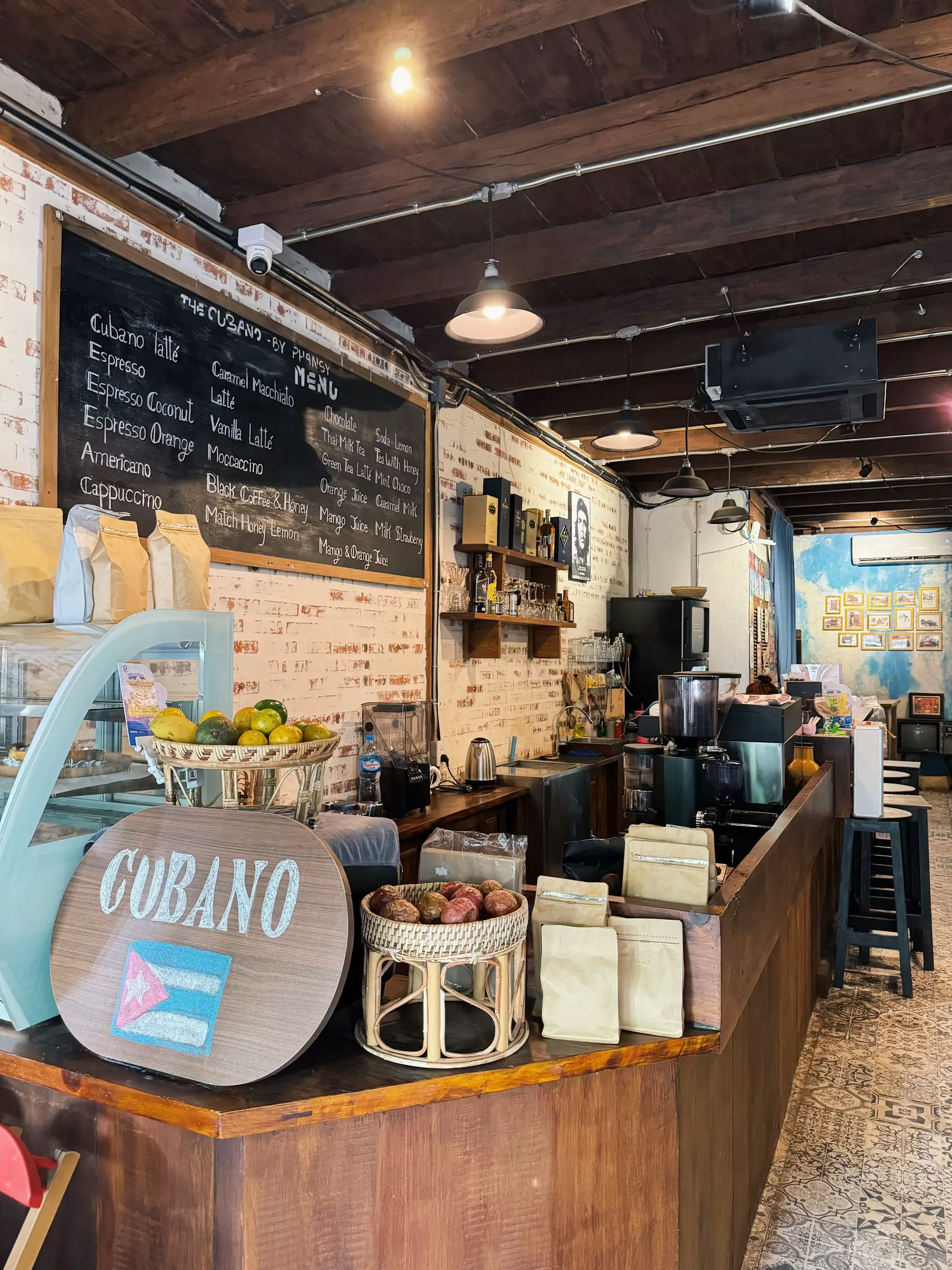 THE CUBANO ร้านคาเฟ่วินเทจในเวียงจันทน์ 📸 | แกลเลอรีที่โพสต์โดย ...