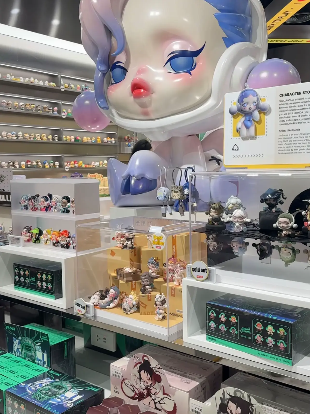 เดินเล่น Pop Mart สาขา @Centralworld | แกลเลอรีที่โพสต์โดย ANN.T💛 | Lemon8