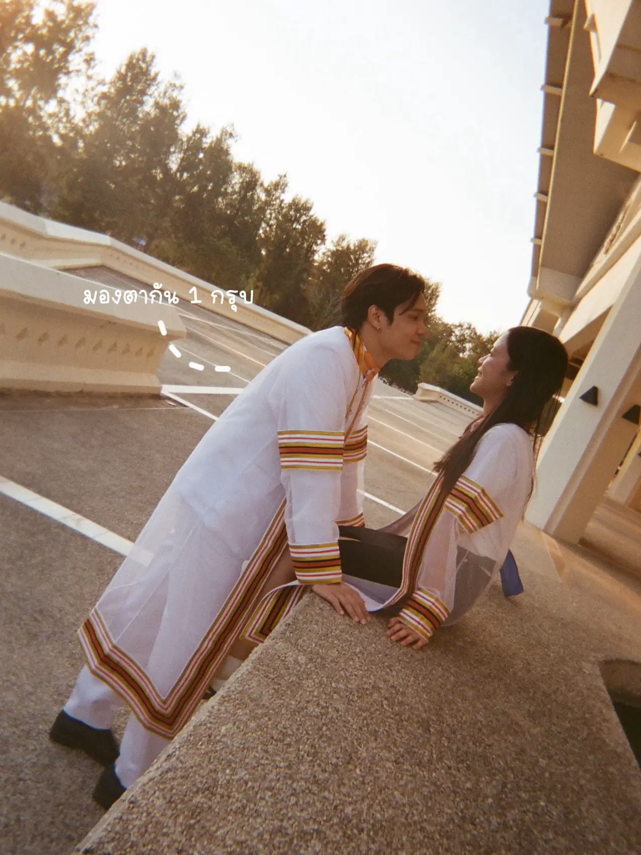 ไอเดียถ่ายรูปคู่รับปริญญา 🎓🧡 | แกลเลอรีที่โพสต์โดย tg | Lemon8