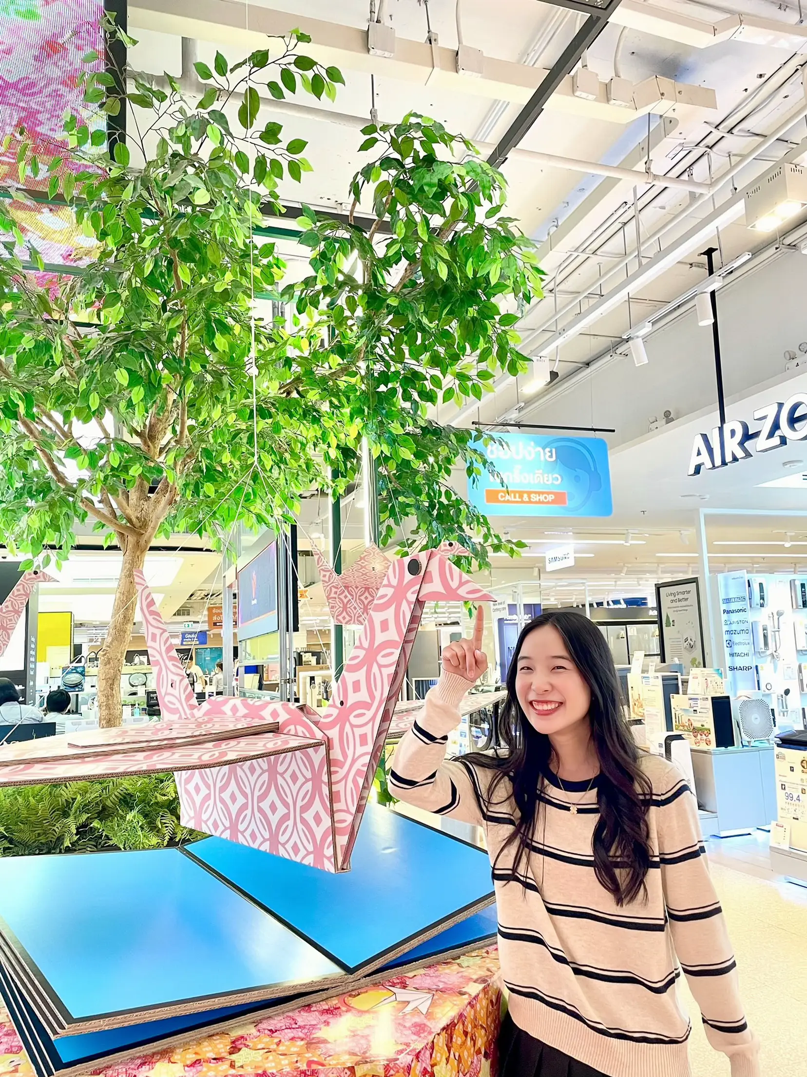 B2S จัดงานมีมุมให้ถ่ายรูปด้วยยย 😗🫶🏻 | แกลเลอรีที่โพสต์โดย mewsmee | Lemon8