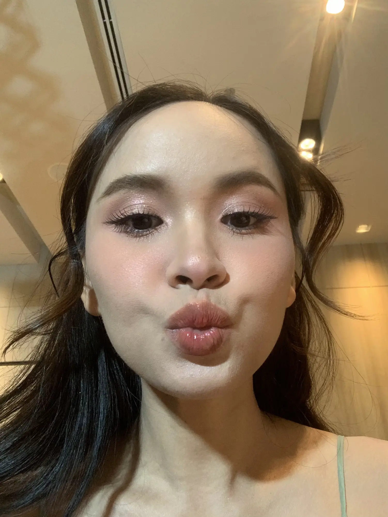 แต่งหน้า/ทำผม ออกงาน งบ 2000 บาท 💄 | แกลเลอรีที่โพสต์โดย Kay’s Diary | Lemon8