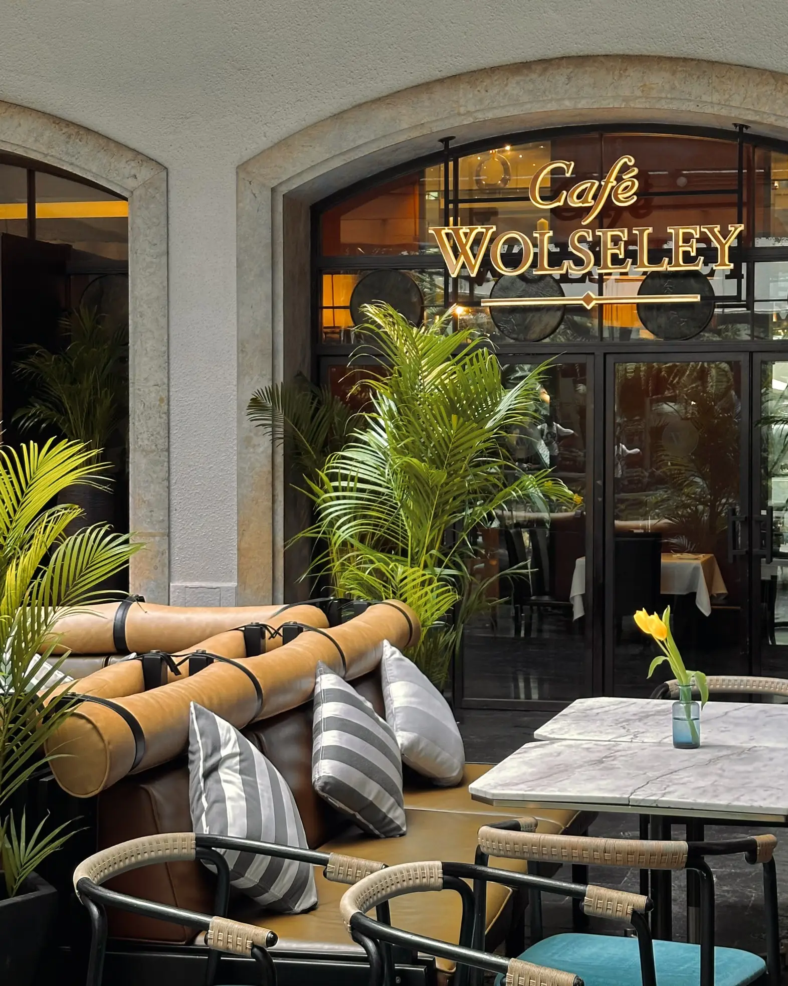 Café Wolseley ร้านอาหารเก่าแก่จากอังกฤษ🇬🇧ยกมาเปิดที่ไทยแล้ว | แกลเลอรีที่โพสต์โดย jnmayy | Lemon8