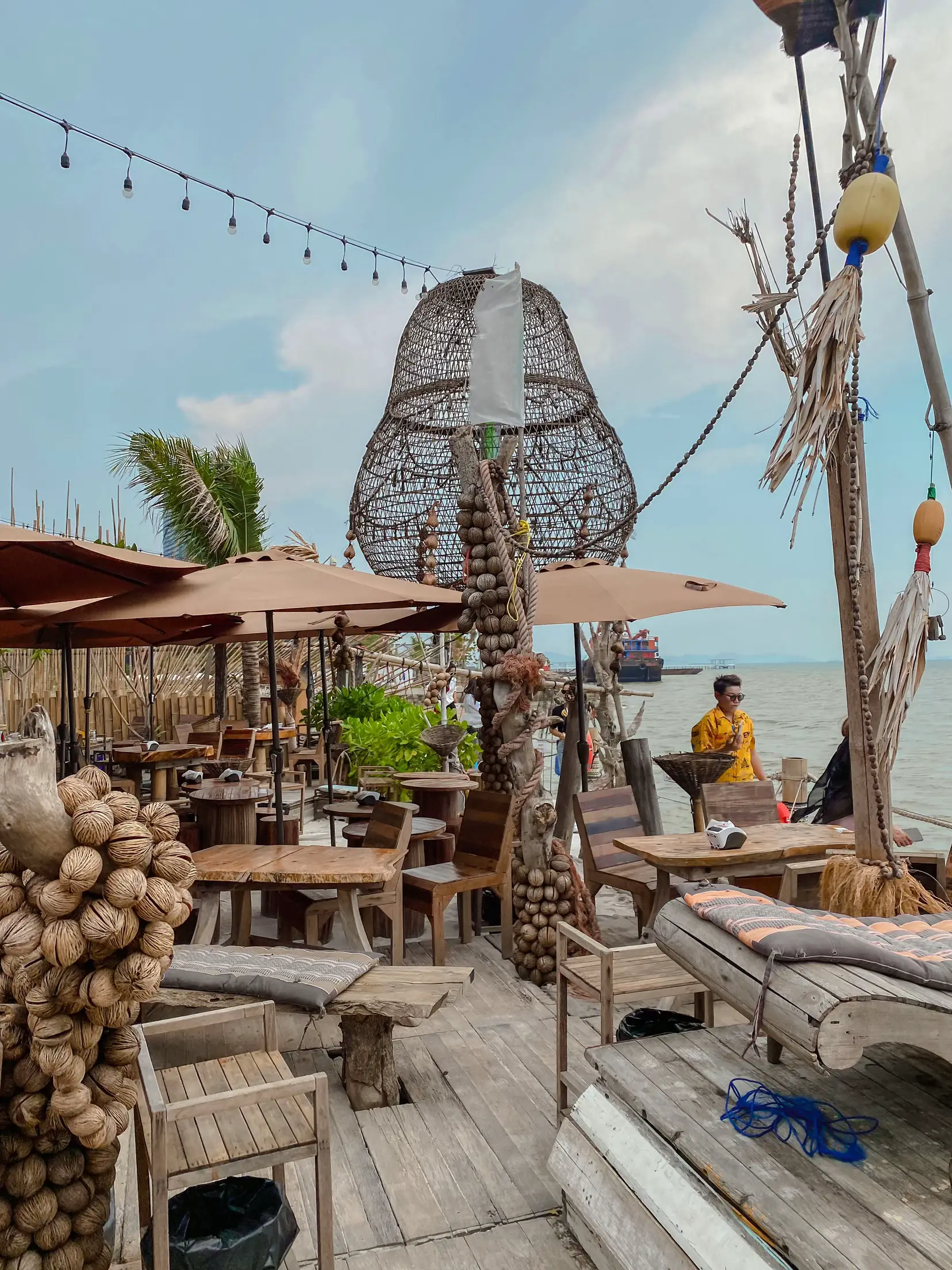 Laguna Cafe 🍋 วิวทะเลแบบ 360 องศา | บางแสน | แกลเลอรีที่โพสต์โดย unniee ...