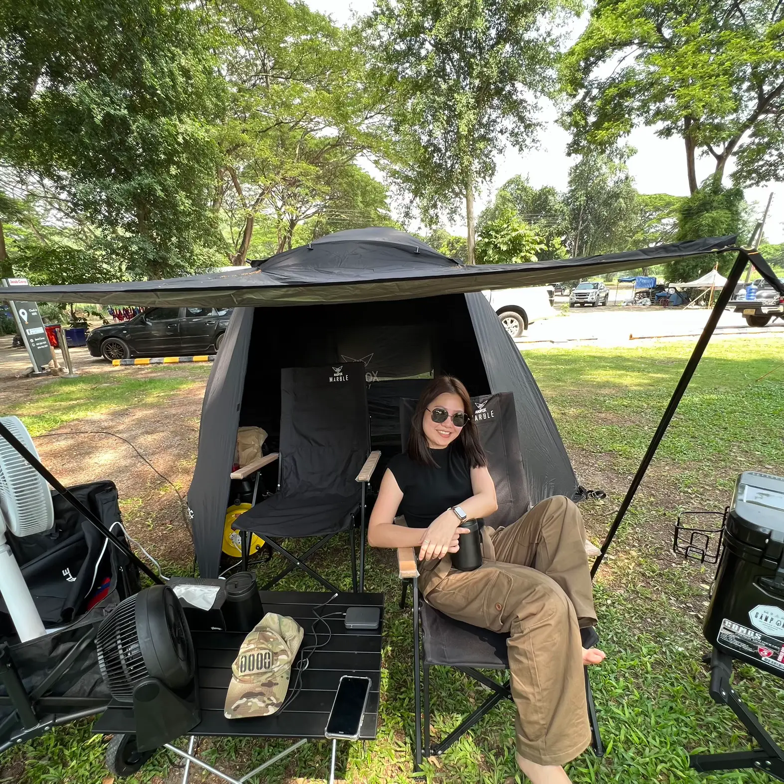 ท่าถ่ายรูปกับเก้าอี้แคมป์ แบบยาว EP.2 | แกลเลอรีที่โพสต์โดย Hua Chutikarn | Lemon8