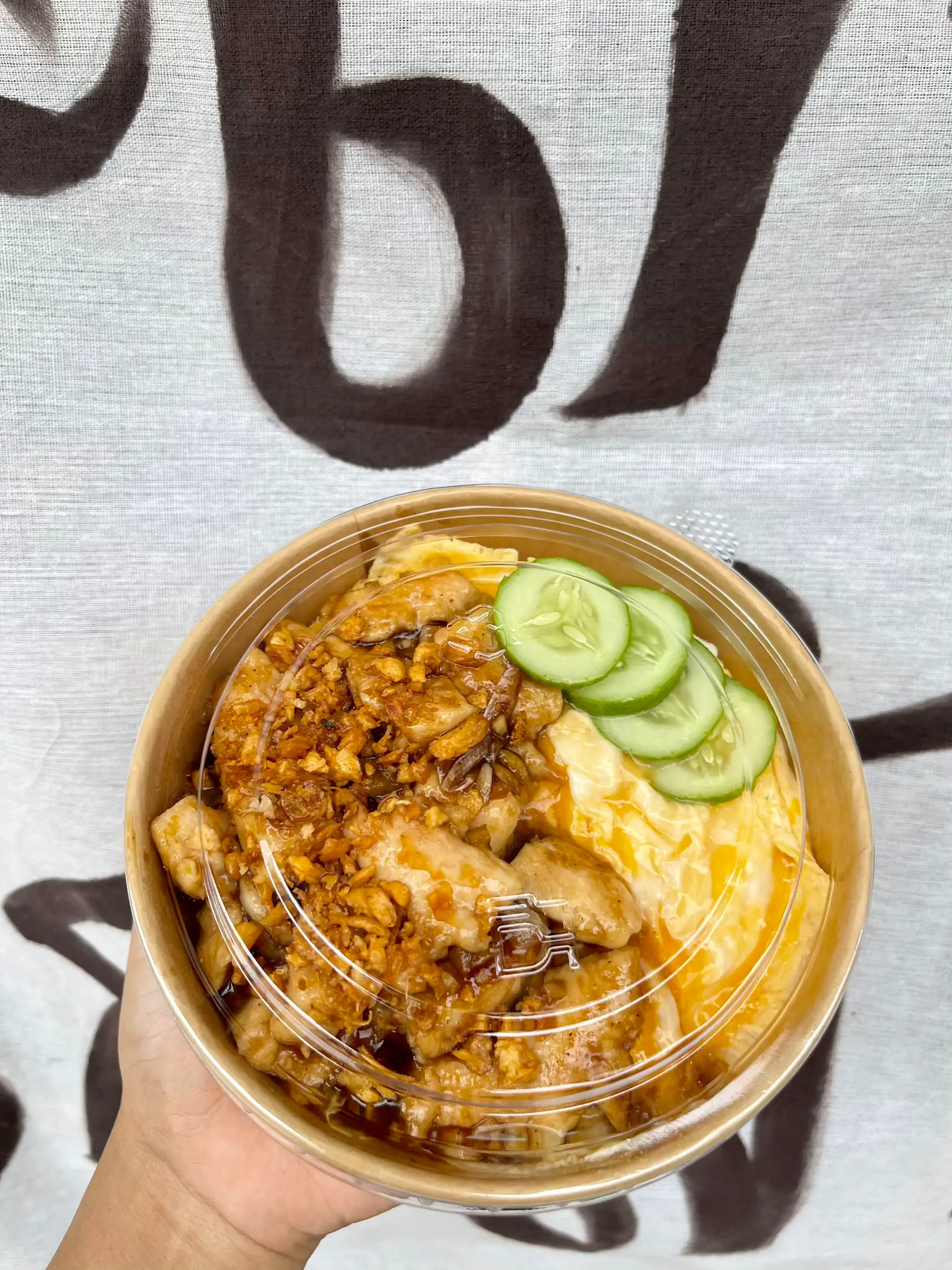 ข้าวไก่ทอดกระเทียมไข่ข้น | แกลเลอรีที่โพสต์โดย Mo•May | Lemon8