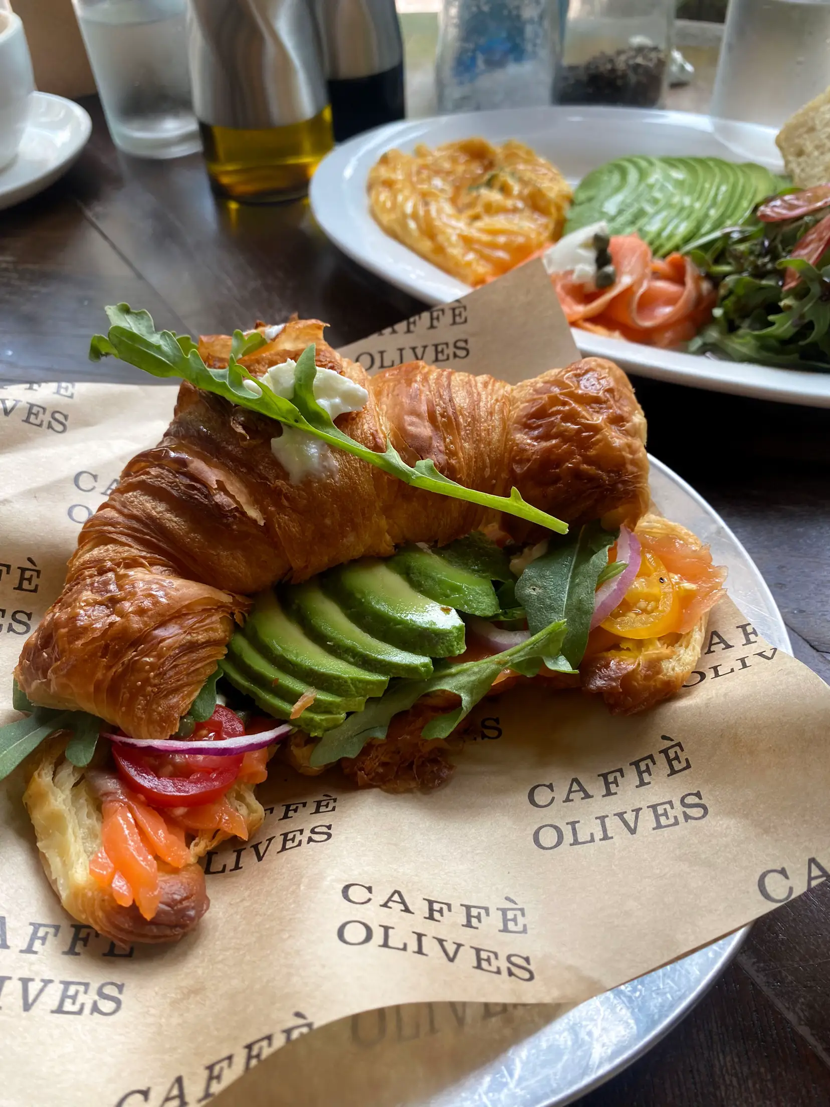 CAFFÈ OLIVES บรัชอร่อย ถ่ายรูปเริ่ด | แกลเลอรีที่โพสต์โดย Rodbenzis ...