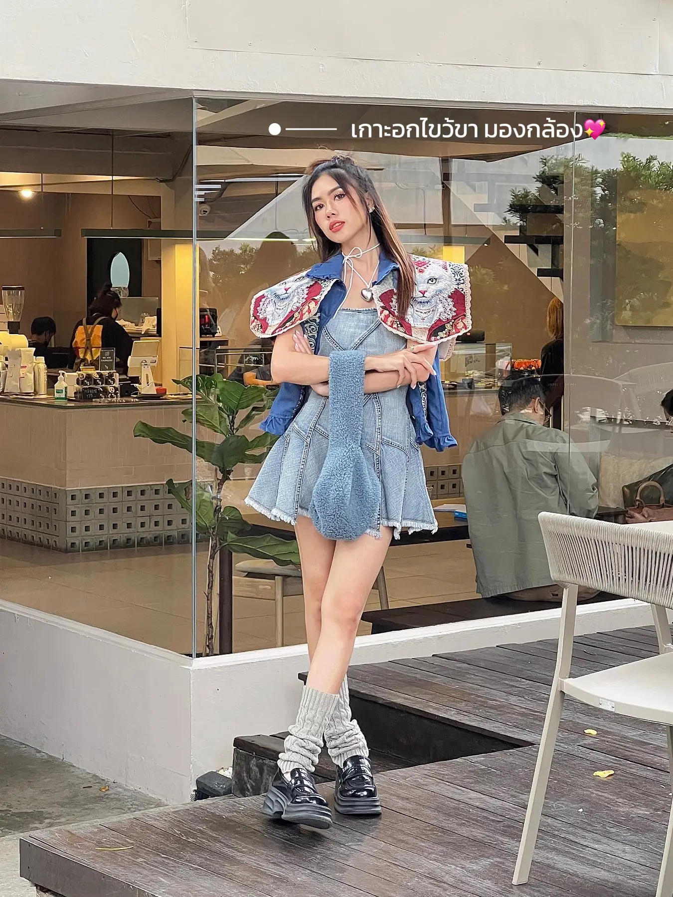 POSE IDEAS | แจกไอเดียท่าโพสต์คาเฟ่🏡🍃 | แกลเลอรีที่โพสต์โดย cherngam | Lemon8