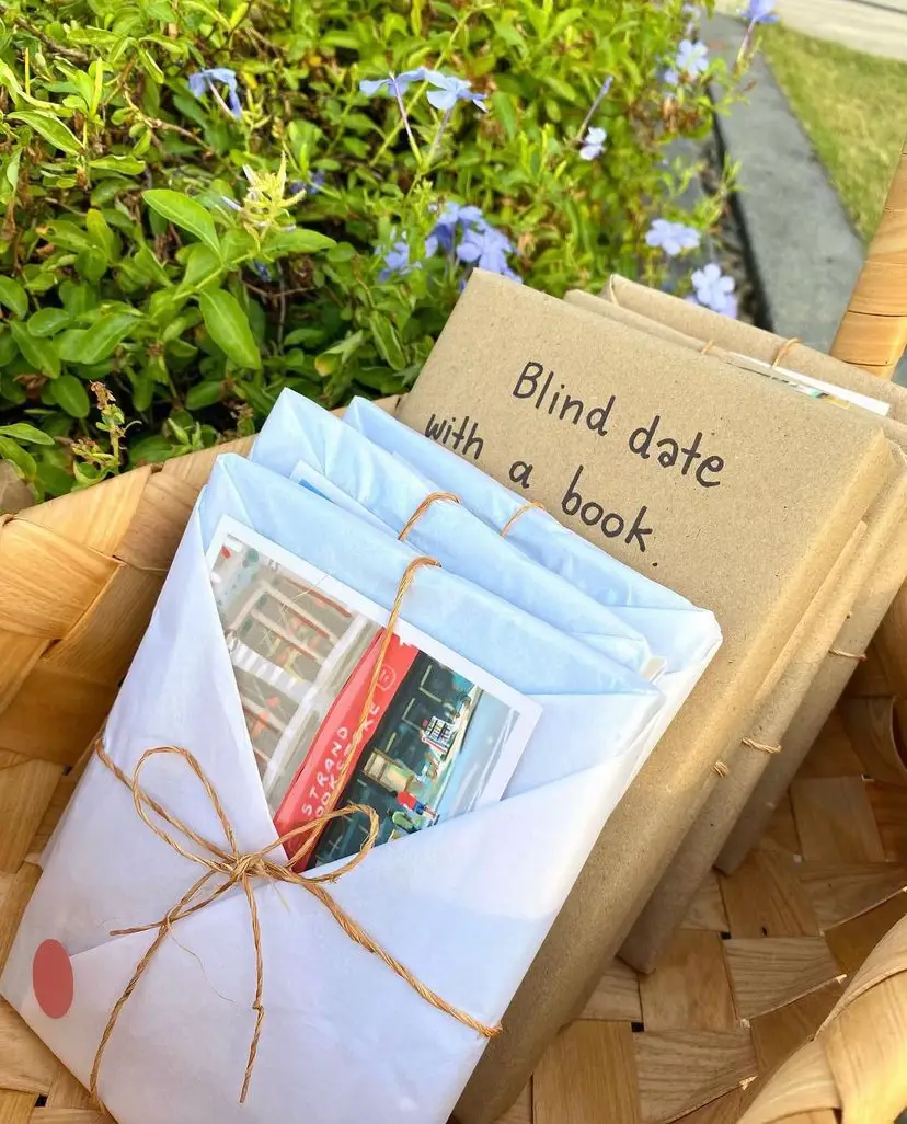 Blind date with a book | แกลเลอรีที่โพสต์โดย Bookandle | Lemon8