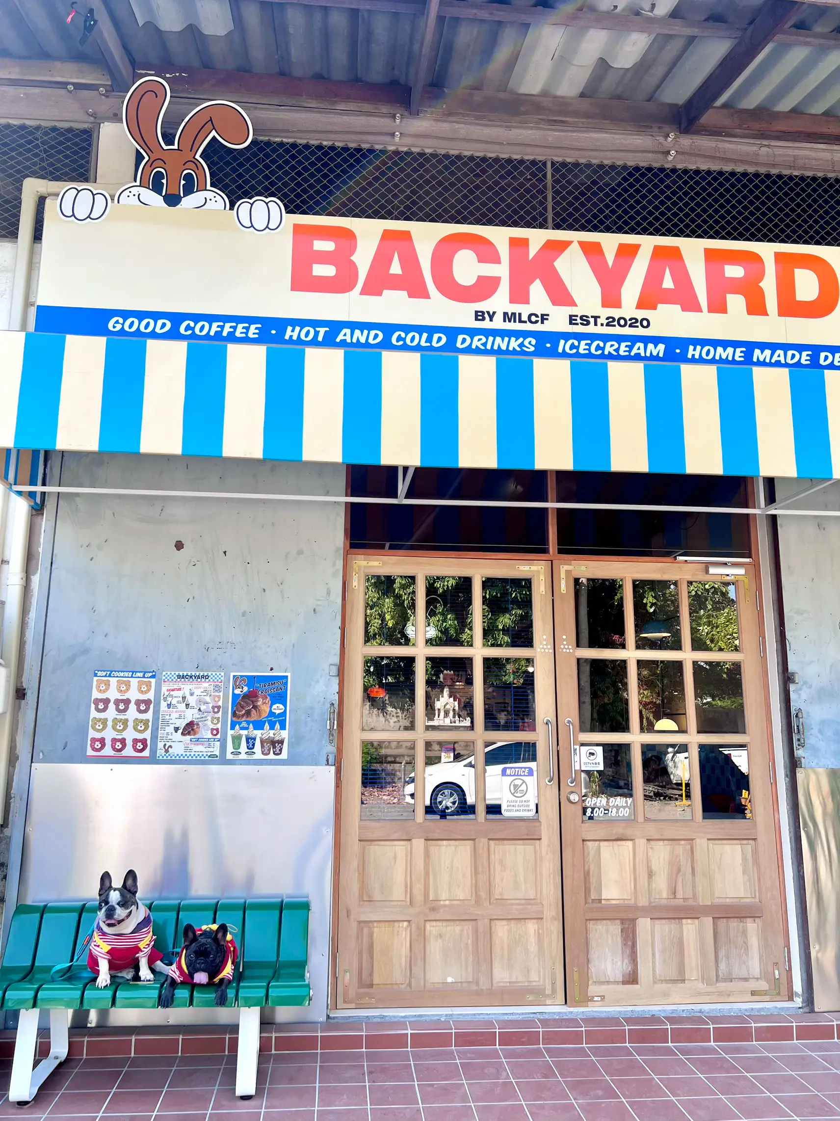 Back Yard Cafe | แกลเลอรีที่โพสต์โดย Chusri&Kongnoon | Lemon8