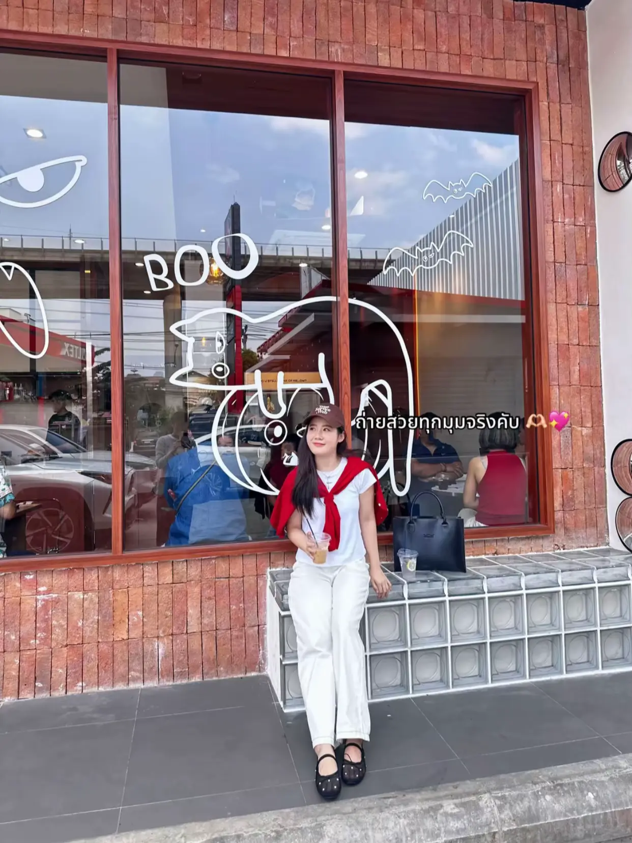 Lie Awake คาเฟ่แมวดำเปิดใหม่แถวบางหว้า 🍮🍪 | แกลเลอรีที่โพสต์โดย ...