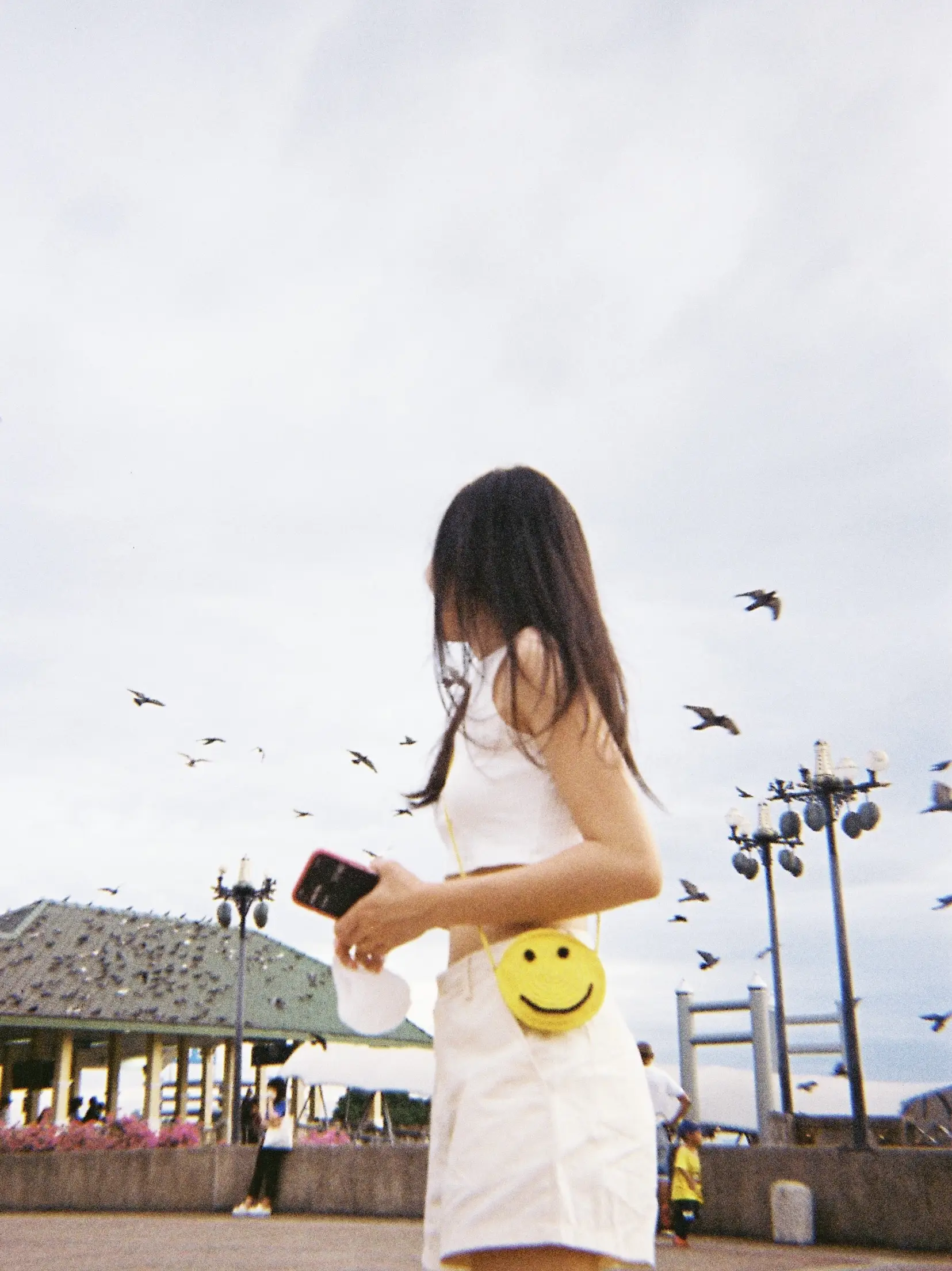 เที่ยวคาเฟ่ ถ่ายรูปเล่นด้วยกล้องฟิล์ม | แกลเลอรีที่โพสต์โดย Who is fk | Lemon8