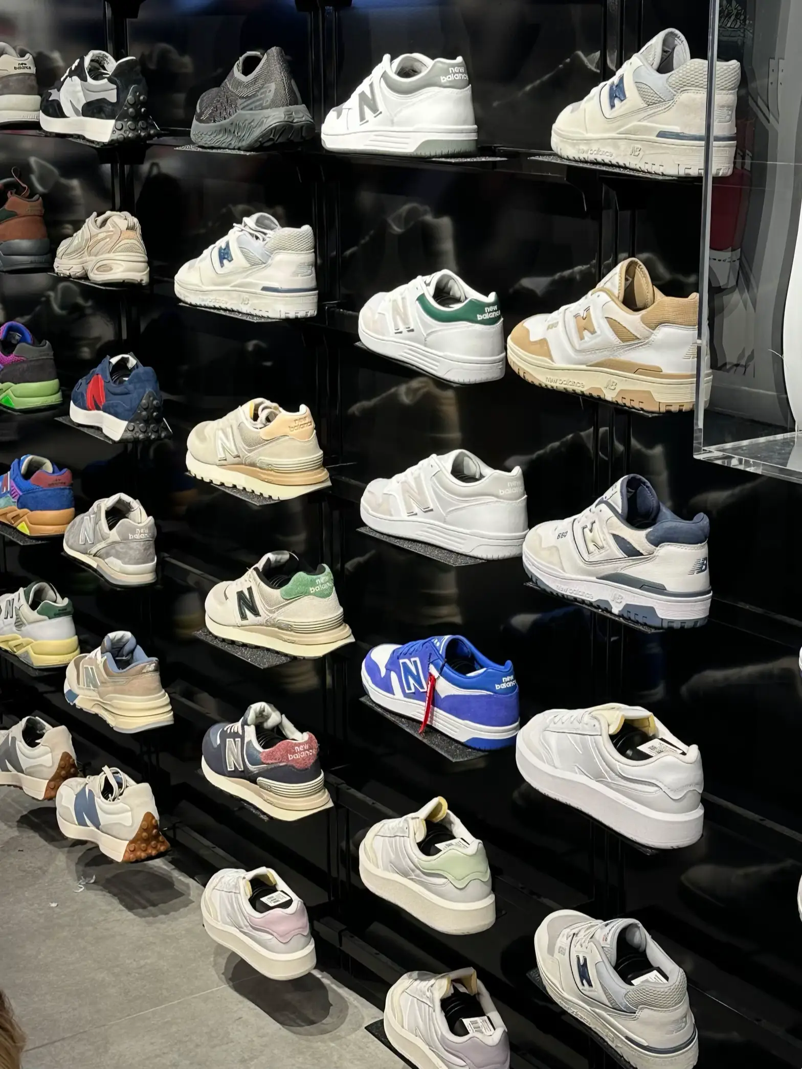 Foot Locker สาขาแรกในไทย!👟รองเท้าเยอะมาก😳 | แกลเลอรีที่โพสต์โดย POND'🍞 ...