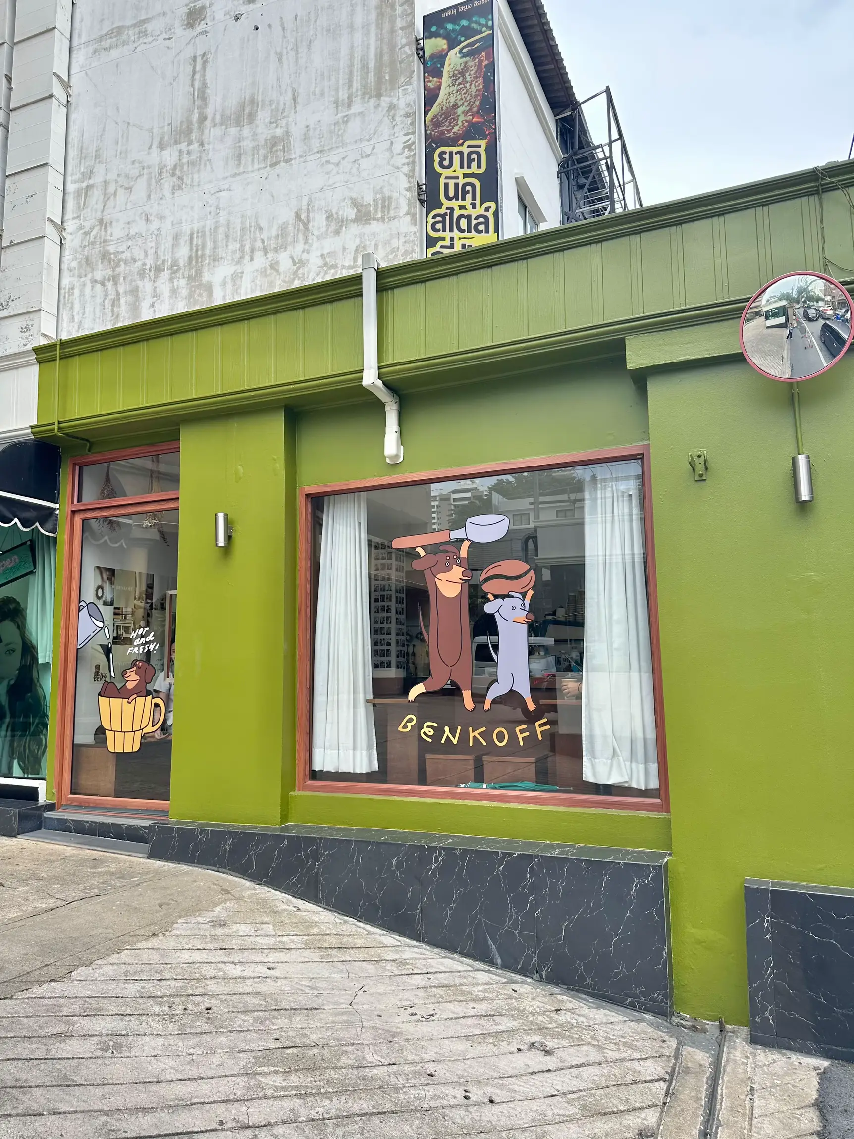 BENKOFF คาเฟ่ที่มีน้องหมาดัชชุนสุดคิ้วท์ 🦮🥨🍐 | แกลเลอรีที่โพสต์โดย ...