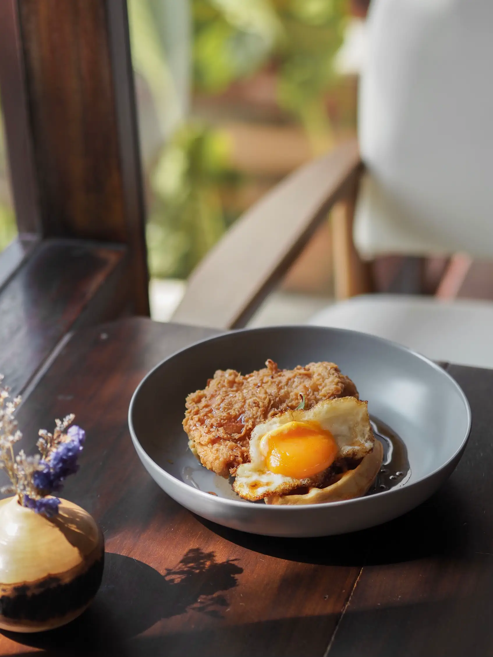 เจอคาเฟ่กึ่งร้านอาหารมู้ดดีๆที่เอกมัย !! | แกลเลอรีที่โพสต์โดย Ppair | Lemon8