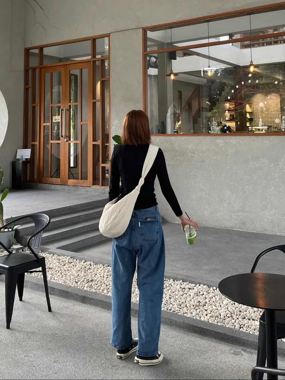 Outfit idea : cafe look💙🖤🤍 | แกลเลอรีที่โพสต์โดย JANE | Lemon8