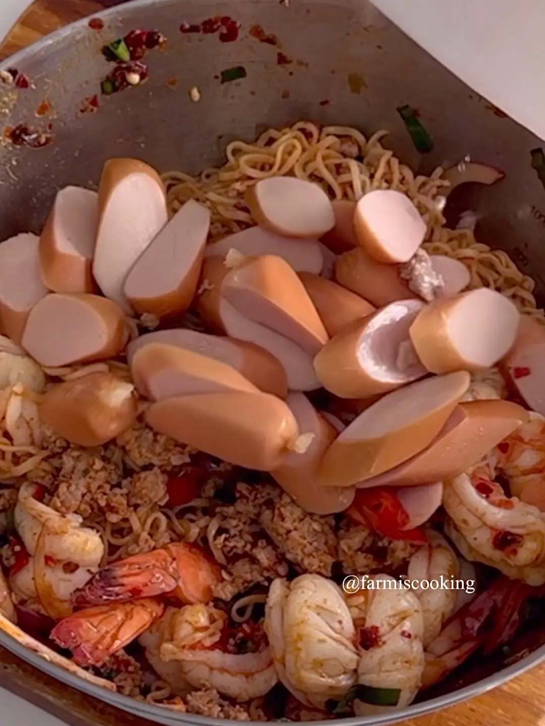 ยำมาม่าทรงเครื่อง😋 | วิดีโอที่เผยแพร่โดย farmiscooking | Lemon8