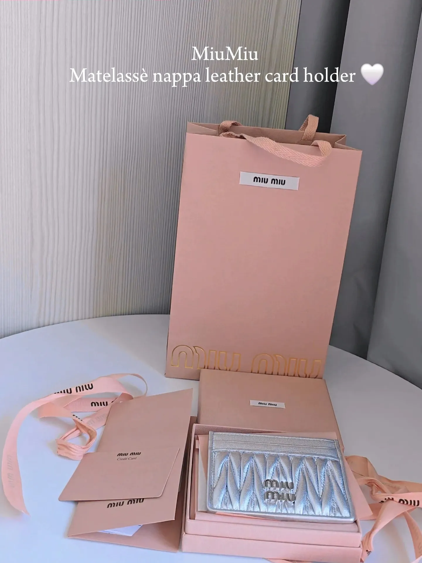miumiu card holder 🤍🩶 | วิดีโอที่เผยแพร่โดย comereview | Lemon8