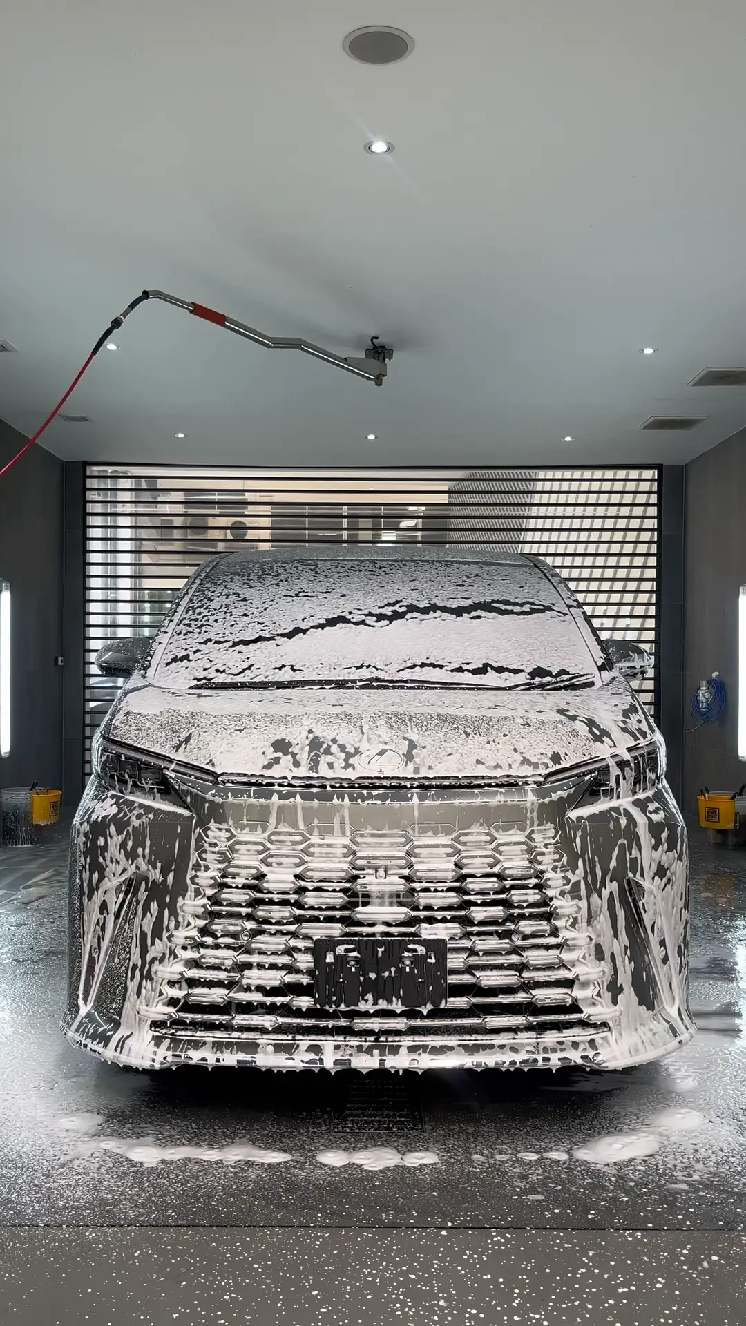 Lexus LM350H - Premium Wash | วิดีโอที่เผยแพร่โดย Topaz Detailing | Lemon8