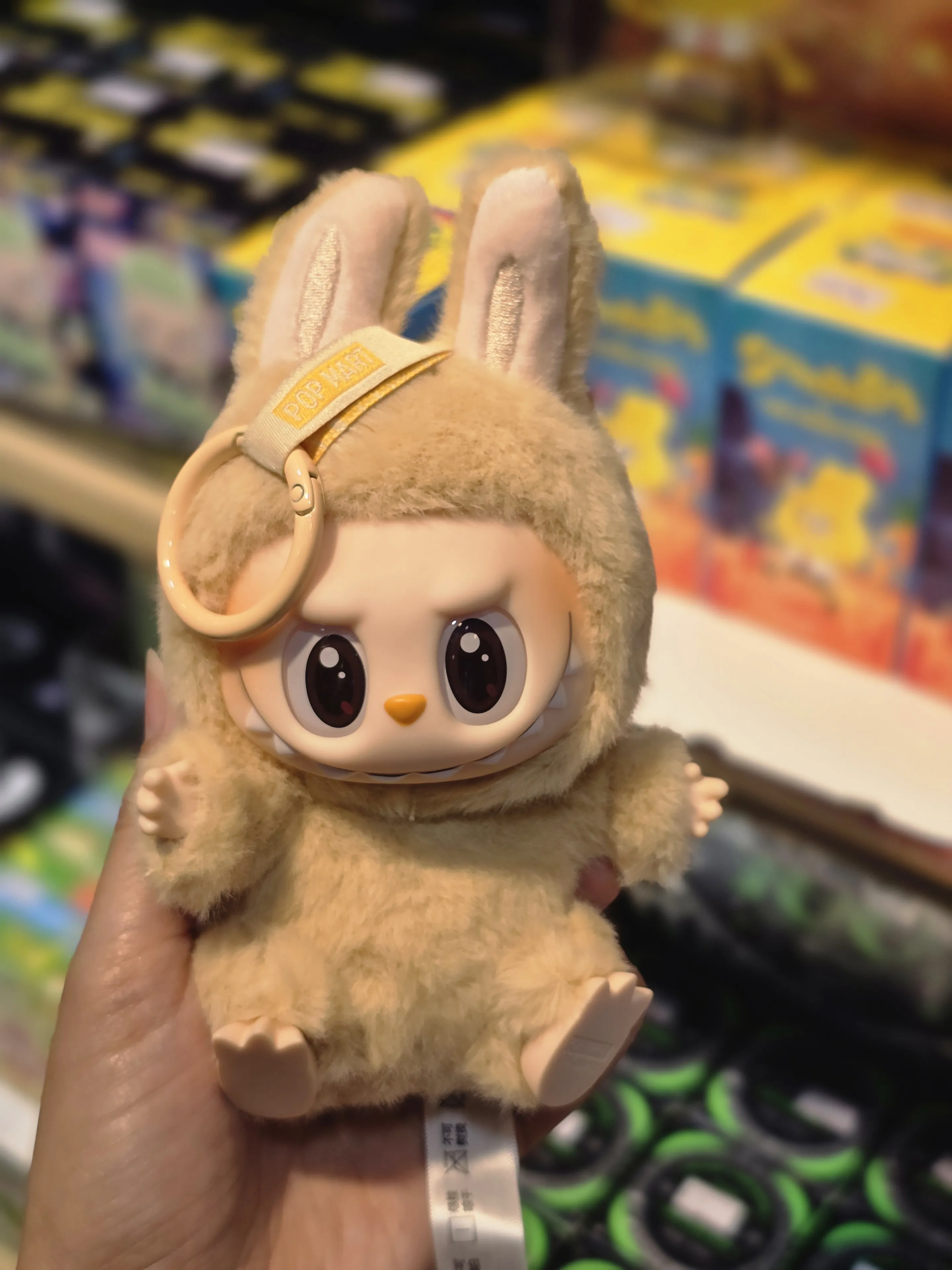 Labubu V.2 น่ารักจนใจเจ็บ | แกลเลอรีที่โพสต์โดย FaNgZ WTF | Lemon8