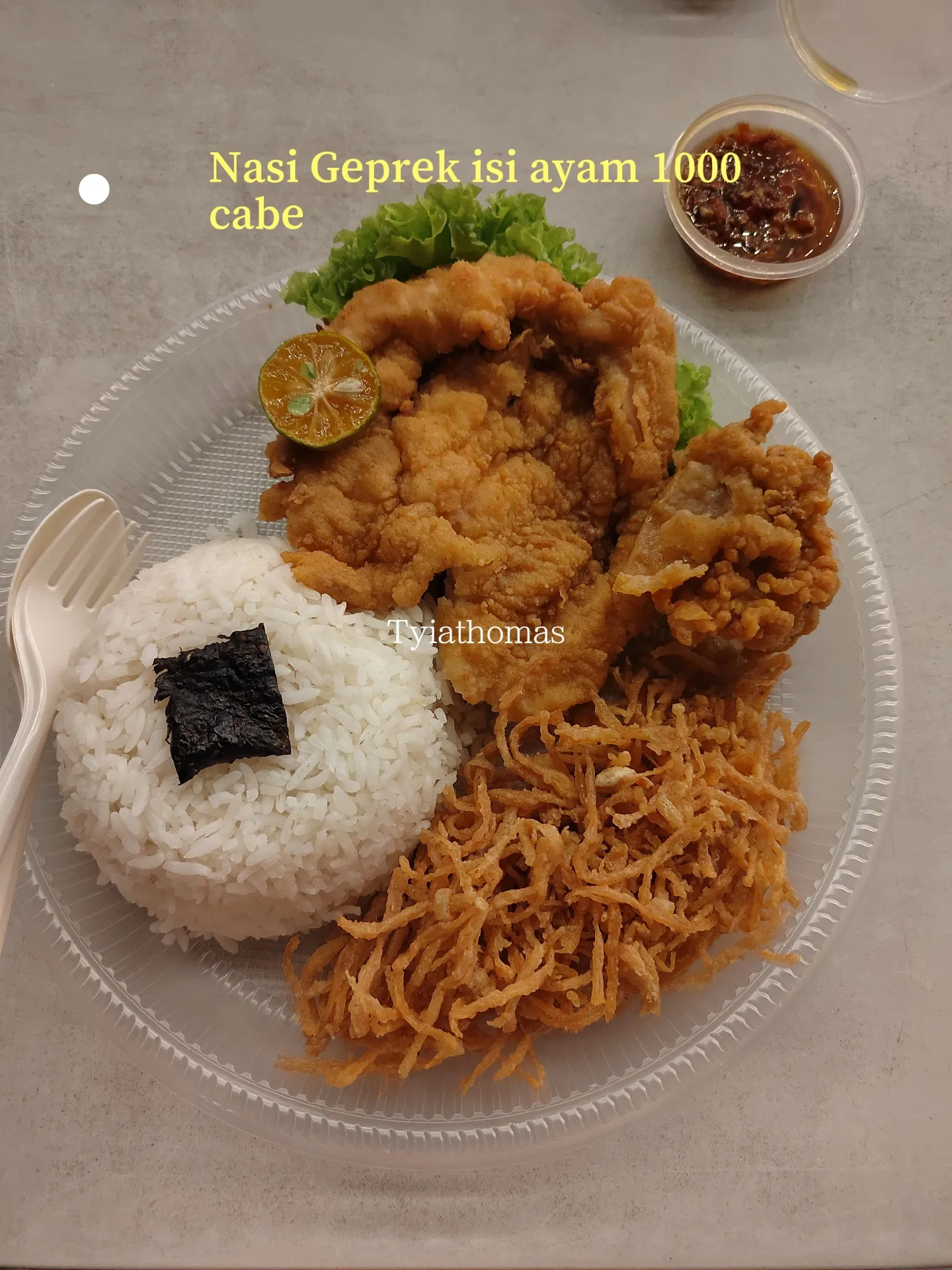 Nasi Geprek isi ayam 1000 cabe | Galeri disiarkan oleh Tyia Thomas | Lemon8