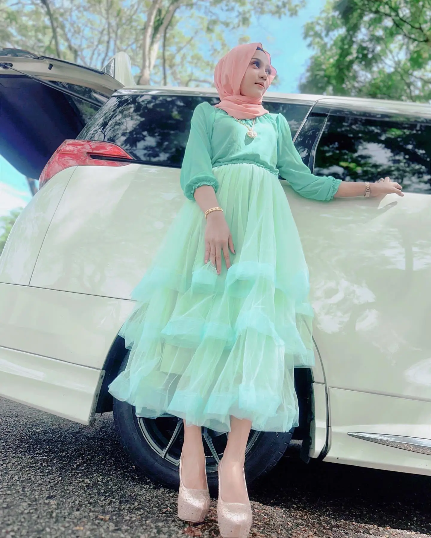 Princess tutu skirt on casual outfit 🏝 | แกลเลอรีที่โพสต์โดย Li Meisya | Lemon8