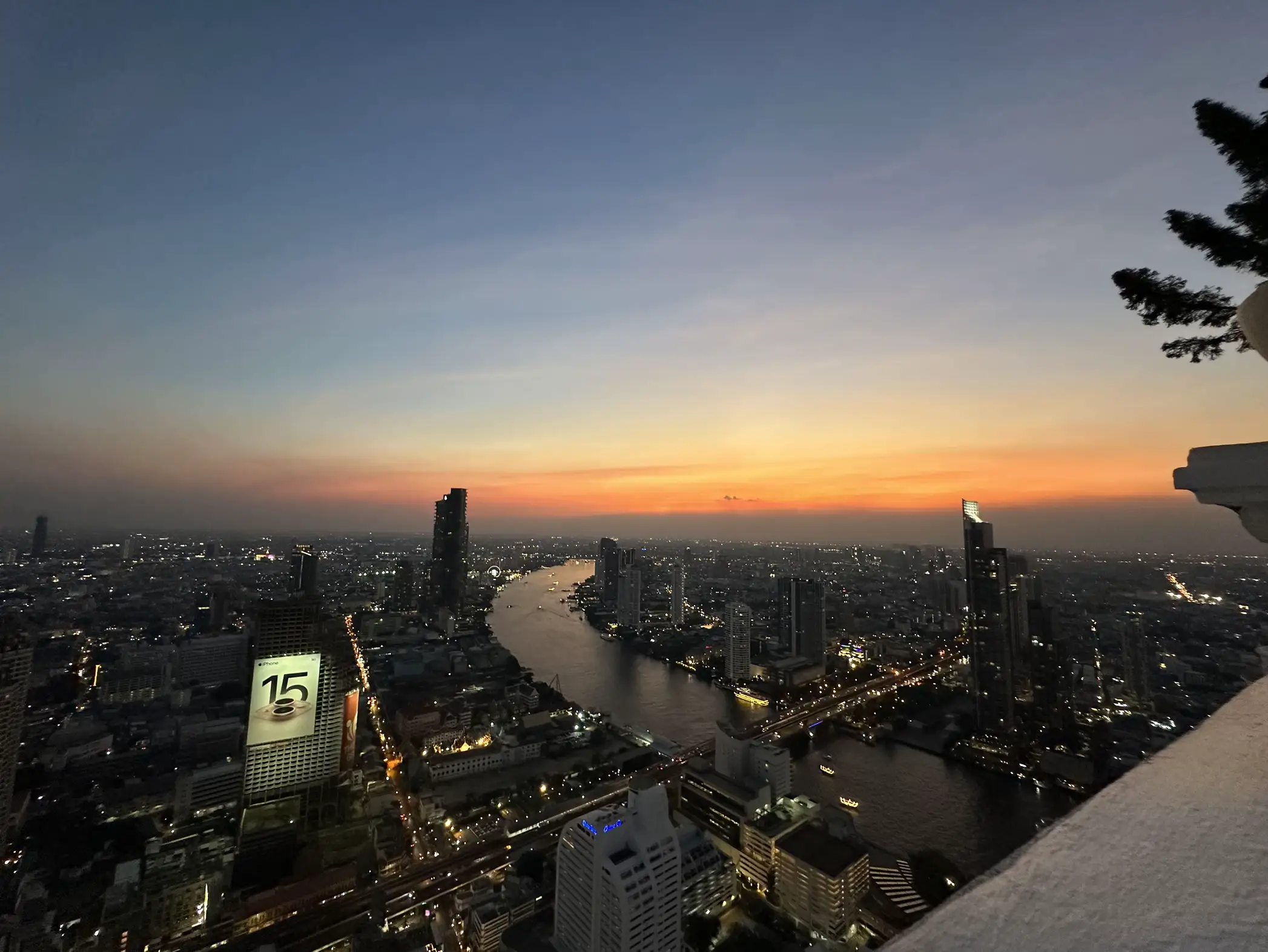 BKK Rooftop วิวหลักล้าน 🌃🍸🥂 | แกลเลอรีที่โพสต์โดย RINN DIARY🐰🤍 | Lemon8