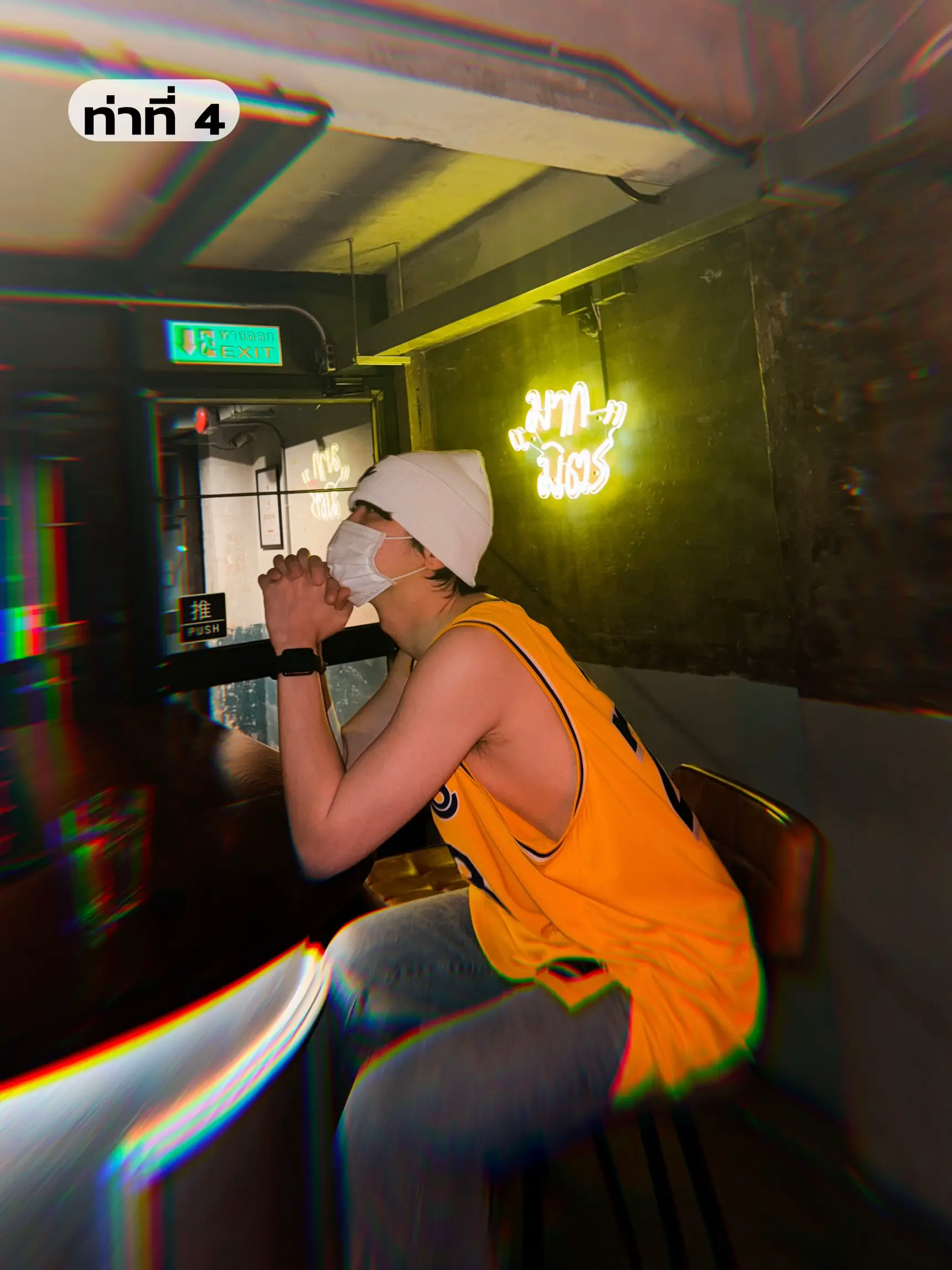 4 ท่านั่งโพสต์ ถ่ายรูปกับเก้าอี้บาร์ 📸 | แกลเลอรีที่โพสต์โดย Darrick Yee | Lemon8