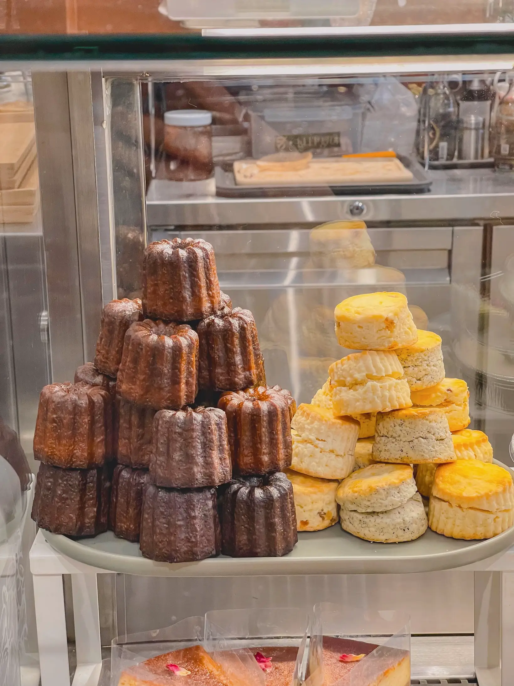 คาเฟ่พุฑธมณฑลสาย 2 - คั่วเมล็ดเอง / vibe ดี แสงสวย ☕️🌼📸 | แกลเลอรีที่โพสต์โดย toffeesrt | Lemon8