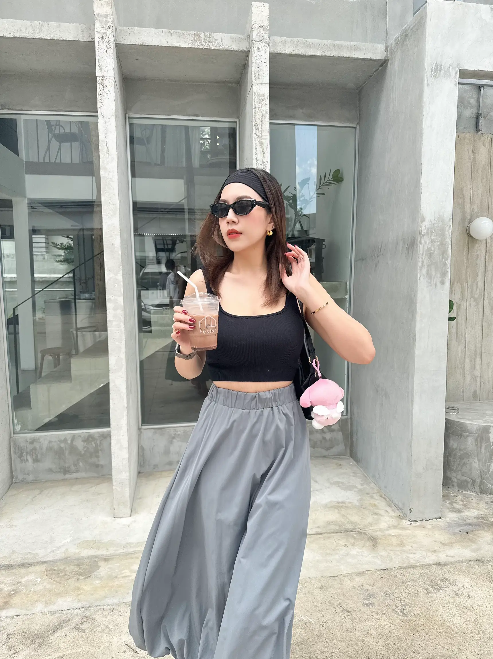 OOTD แต่งตัวชิวๆไปคาเฟ่ใกล้บ้าน🖤 | แกลเลอรีที่โพสต์โดย Praewa T. | Lemon8