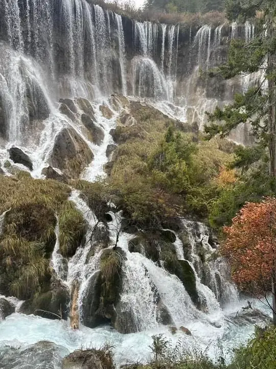 รีวิวอุทยานจิ่วจ้ายโกว (Jiuzhaigou) ช่วงใบไม้เปลี่ยนสี | แกลเลอรีที่โพสต์โดย Sarar.wt | Lemon8